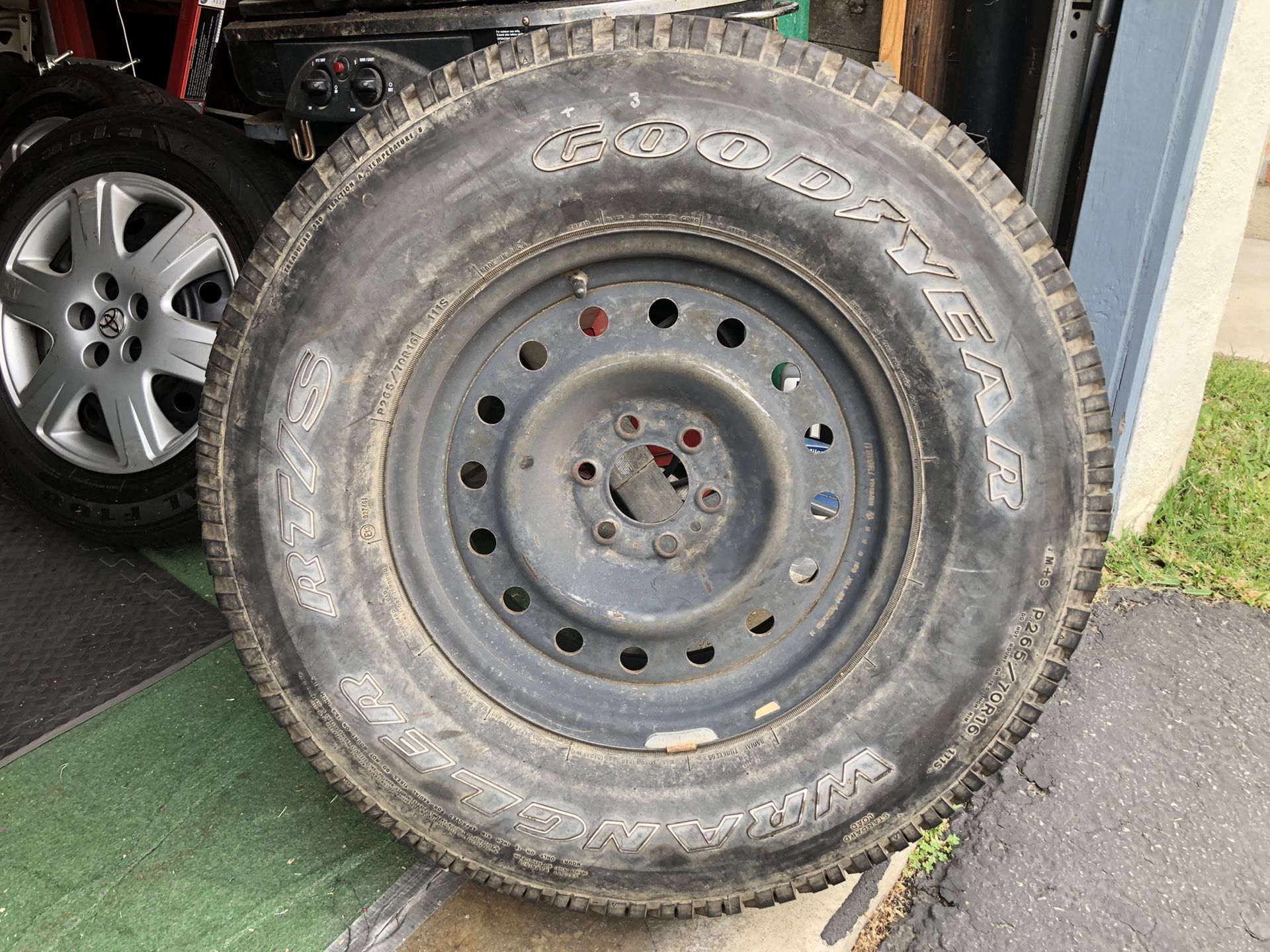 6 lug 16 inch wheel and p265/70R16 tire with good tread for Sale in ...