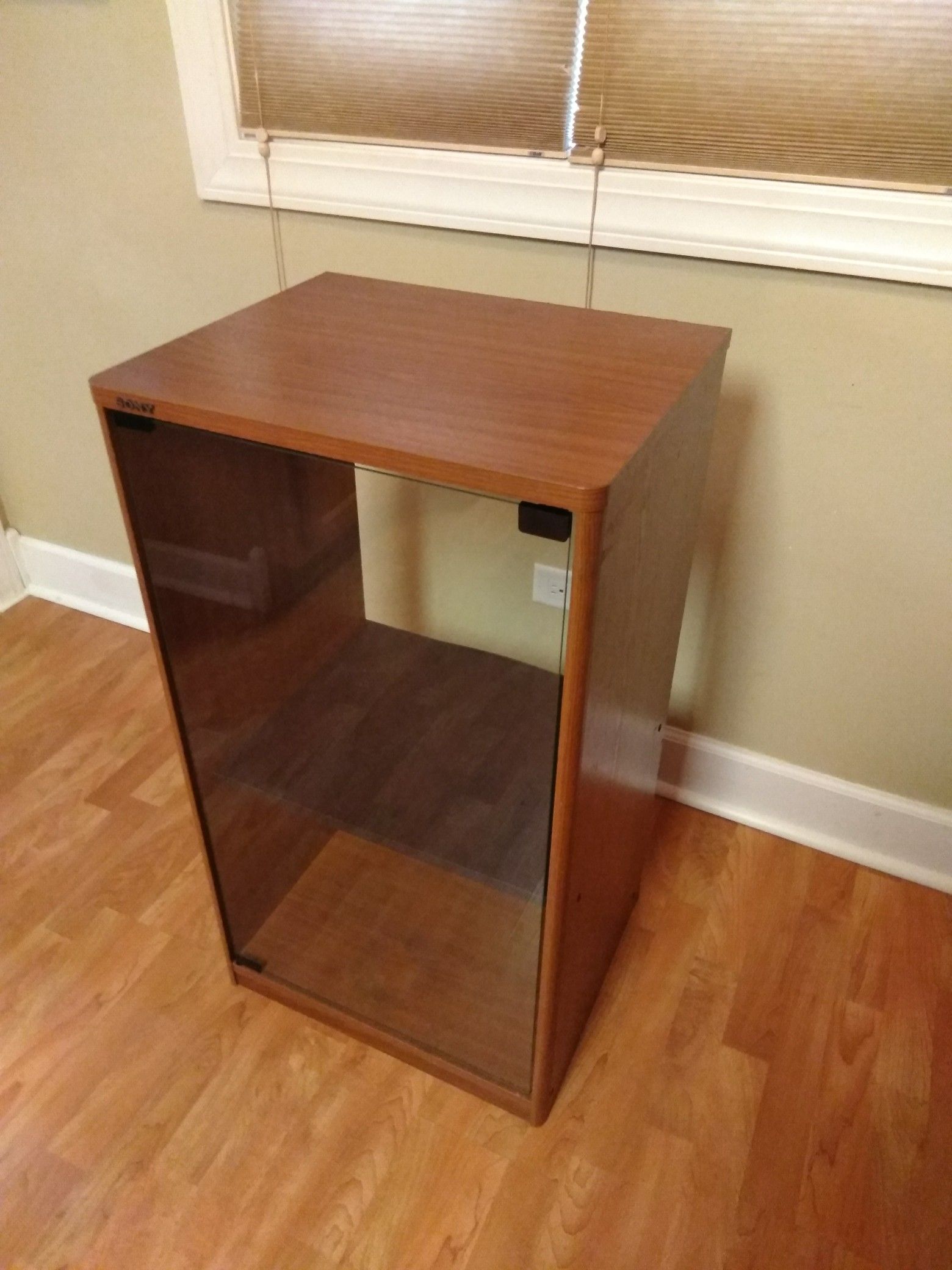 Sony Audio Rack Cabinet SU-S2310. for Sale in Chicago Ridge, IL - OfferUp