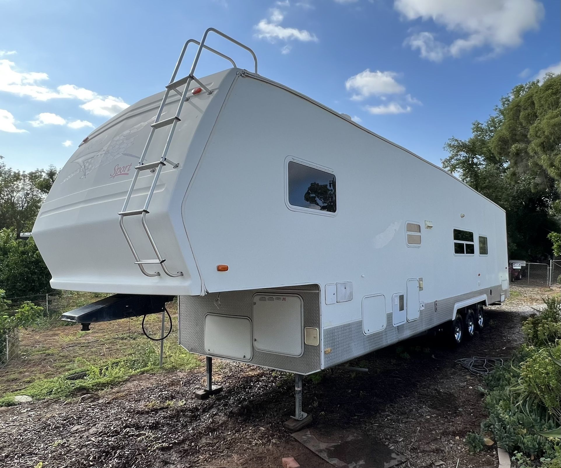 2004 Forest River Sierra Sport Toyhauler 5th Wheel for Sale in ...