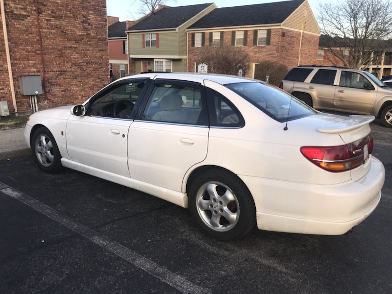 Saturn 2002 White