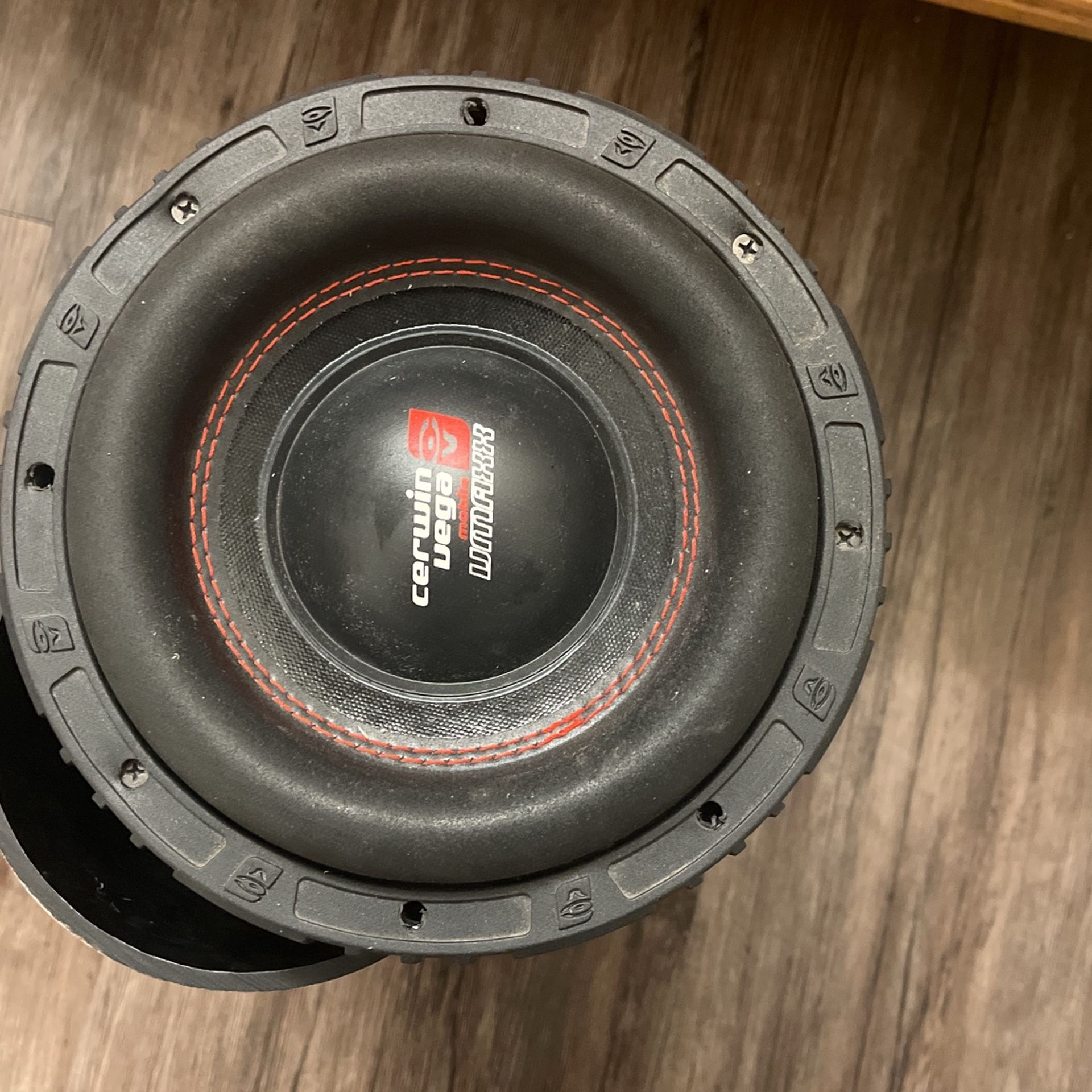 8 Inch Subwoofer/bazooka for Sale in Hemet, CA - OfferUp