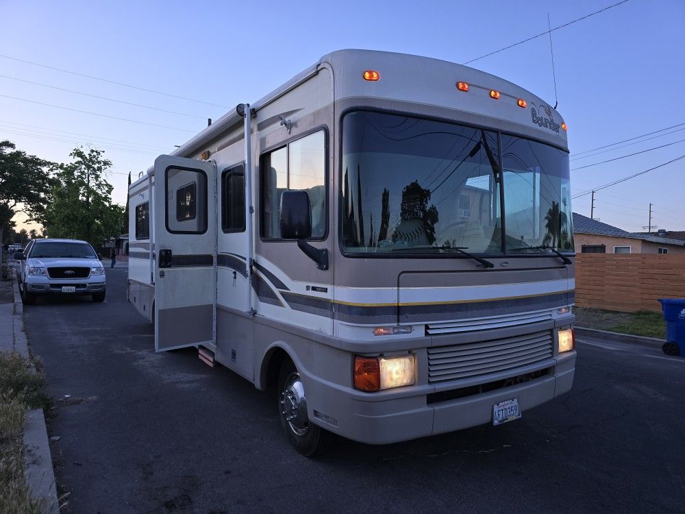 1999 Fleetwood Bounder 28 Foot Class A RV for Sale in Los Angeles, CA ...