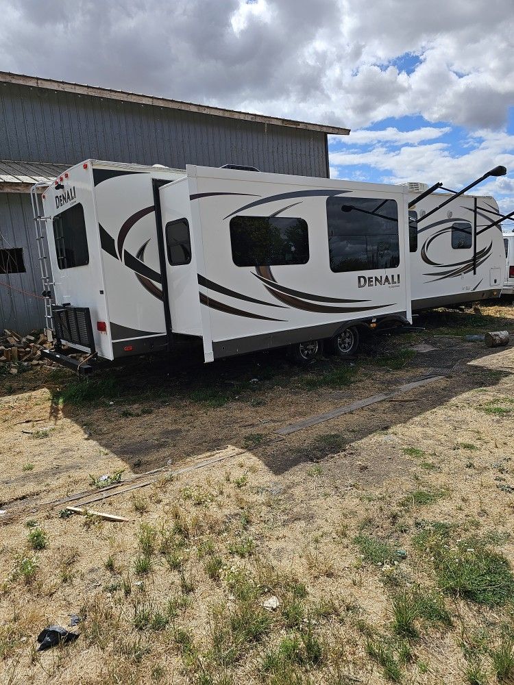 2014 Denali Dutchmen 29ft Travel Trailer for Sale in Independence, OR ...