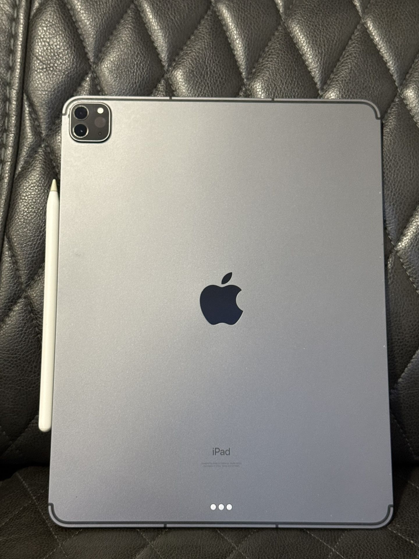 iPad Pro 5th Gen 256gb W/cellular And Pencil for Sale in Chicago, IL ...