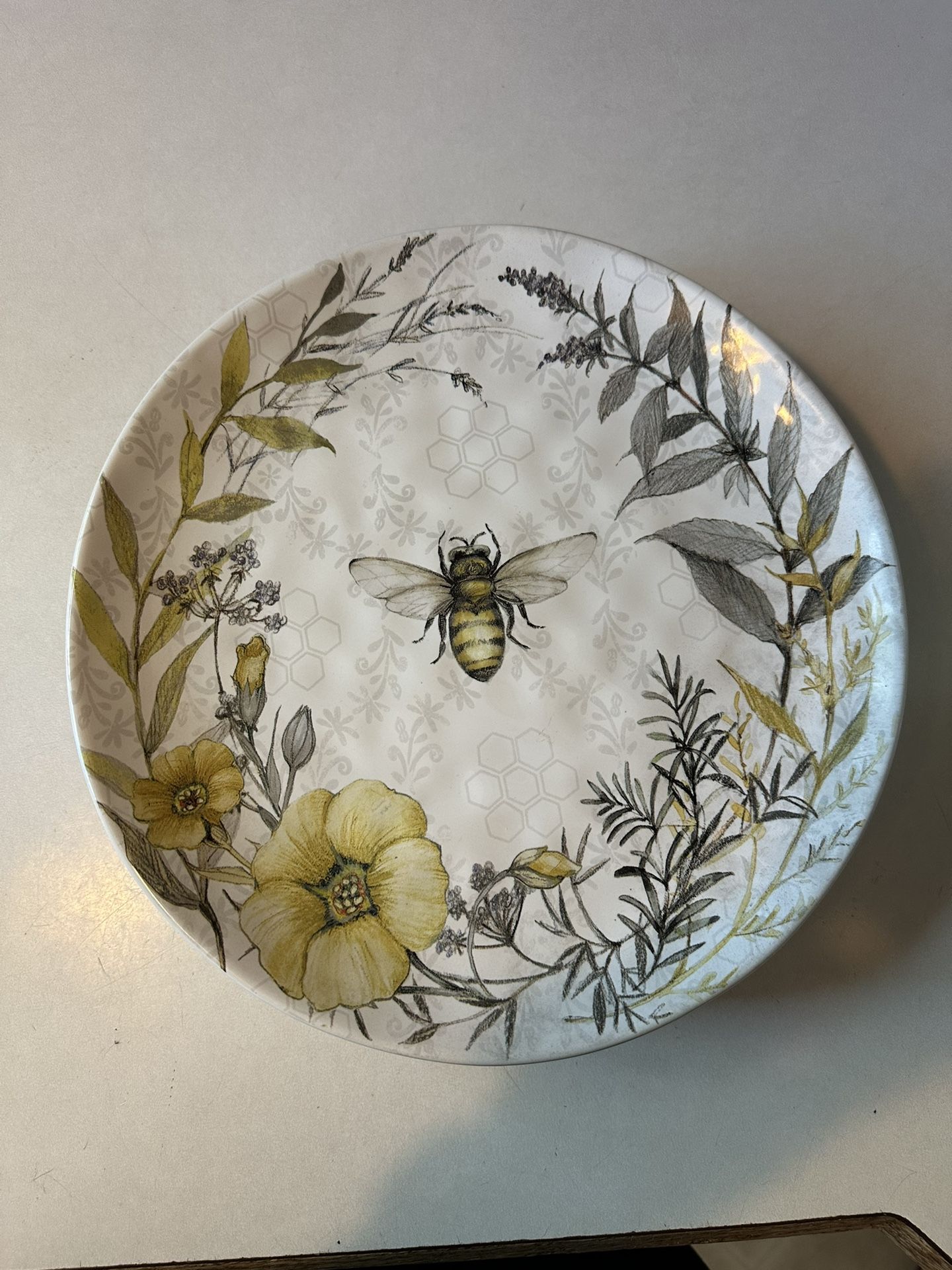4 Ceramic Bee Plates for Sale in Tumwater, WA - OfferUp
