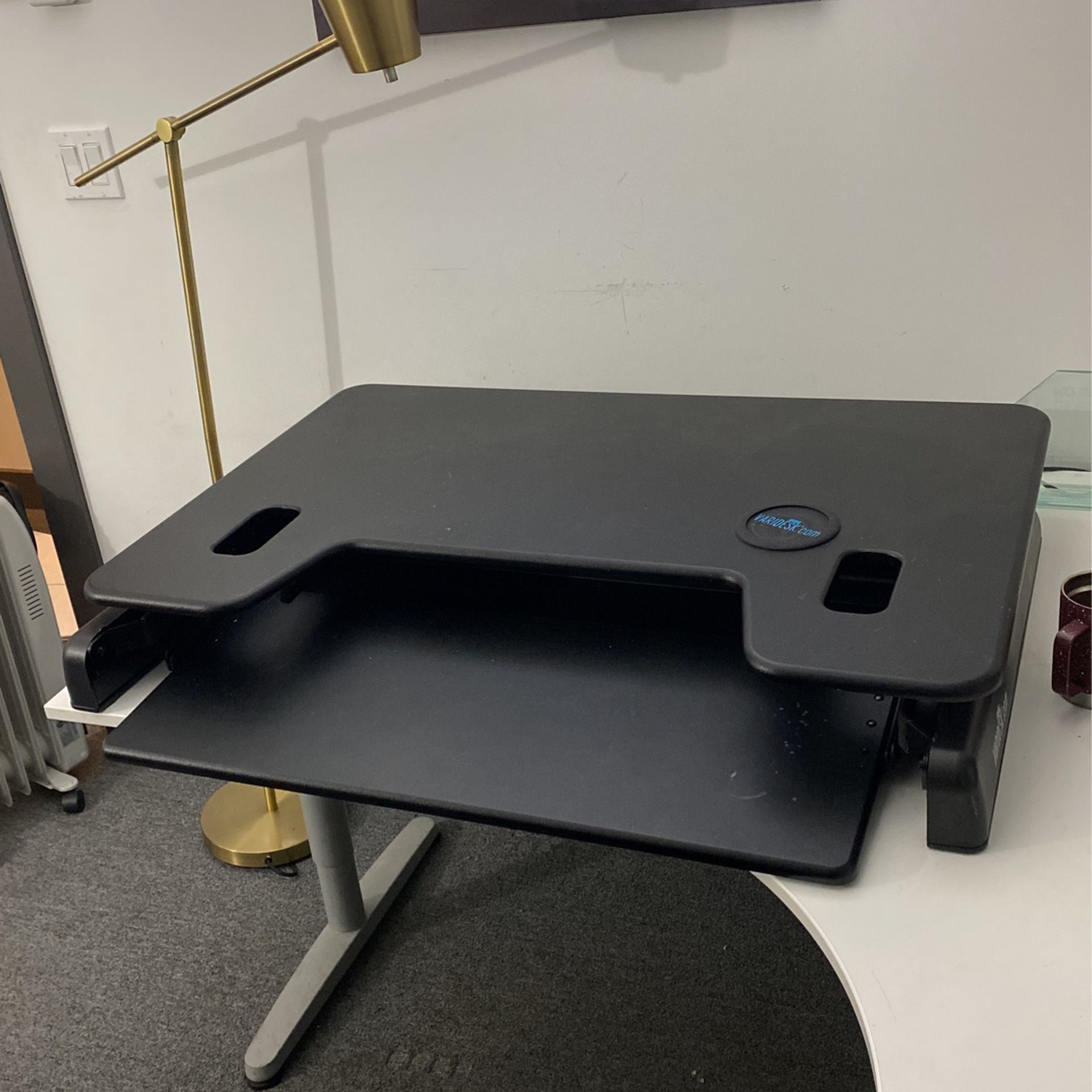 Varidesk Tabletop Standing Desk And Mat for Sale in Seattle, WA - OfferUp