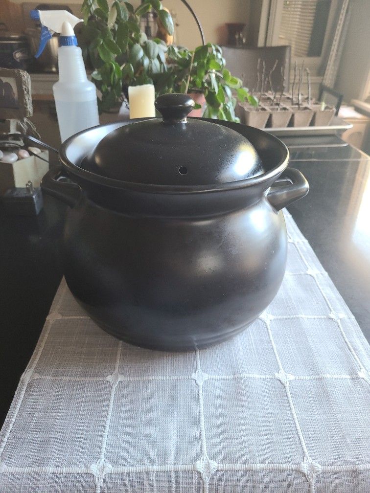 Lg. Korean stoneware Soup Pot for Sale in Kent, WA - OfferUp