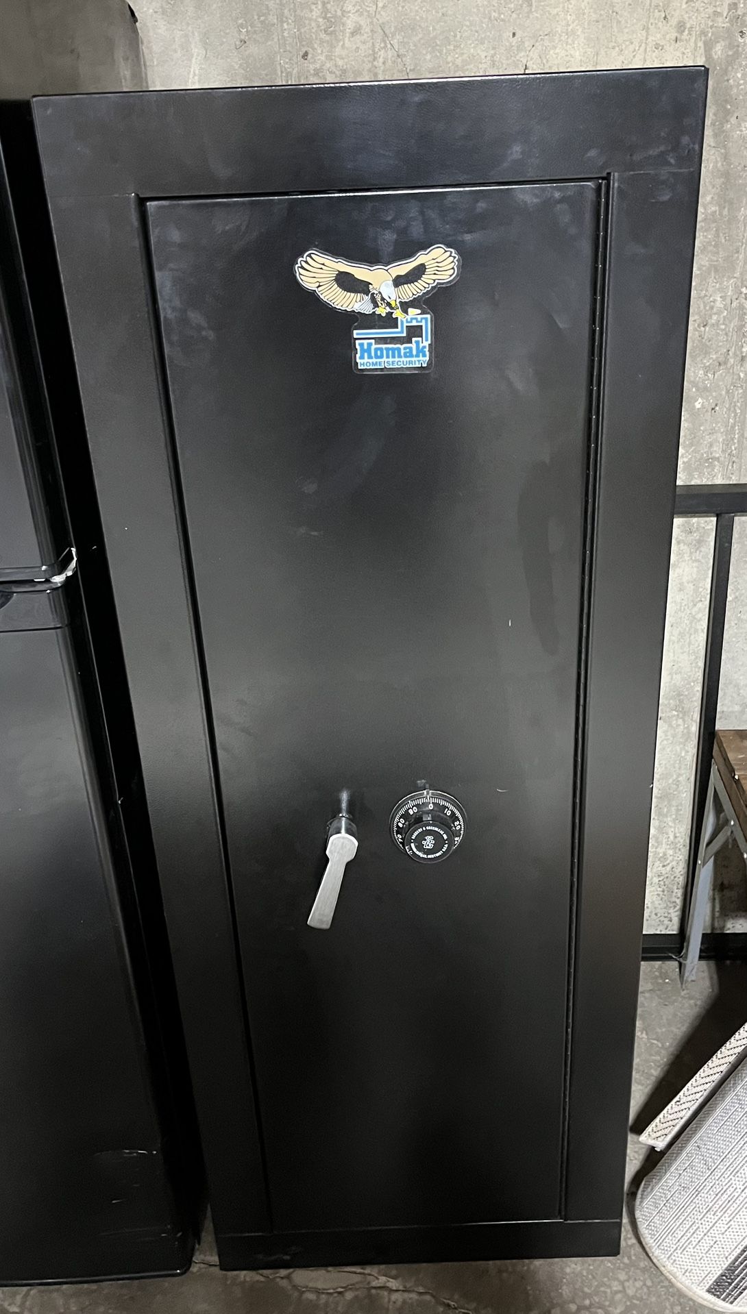 Homak 12 Gun Steel Security Safe for Sale in Lake Barrington, IL - OfferUp