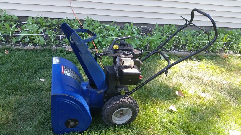 Mack 520 gas snow blower (made by ariens) for Sale in Des Plaines, IL ...