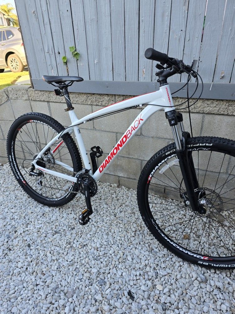 DIAMONDBACK OVERDRIVE MOUNTAIN BIKE for Sale in Hemet, CA - OfferUp