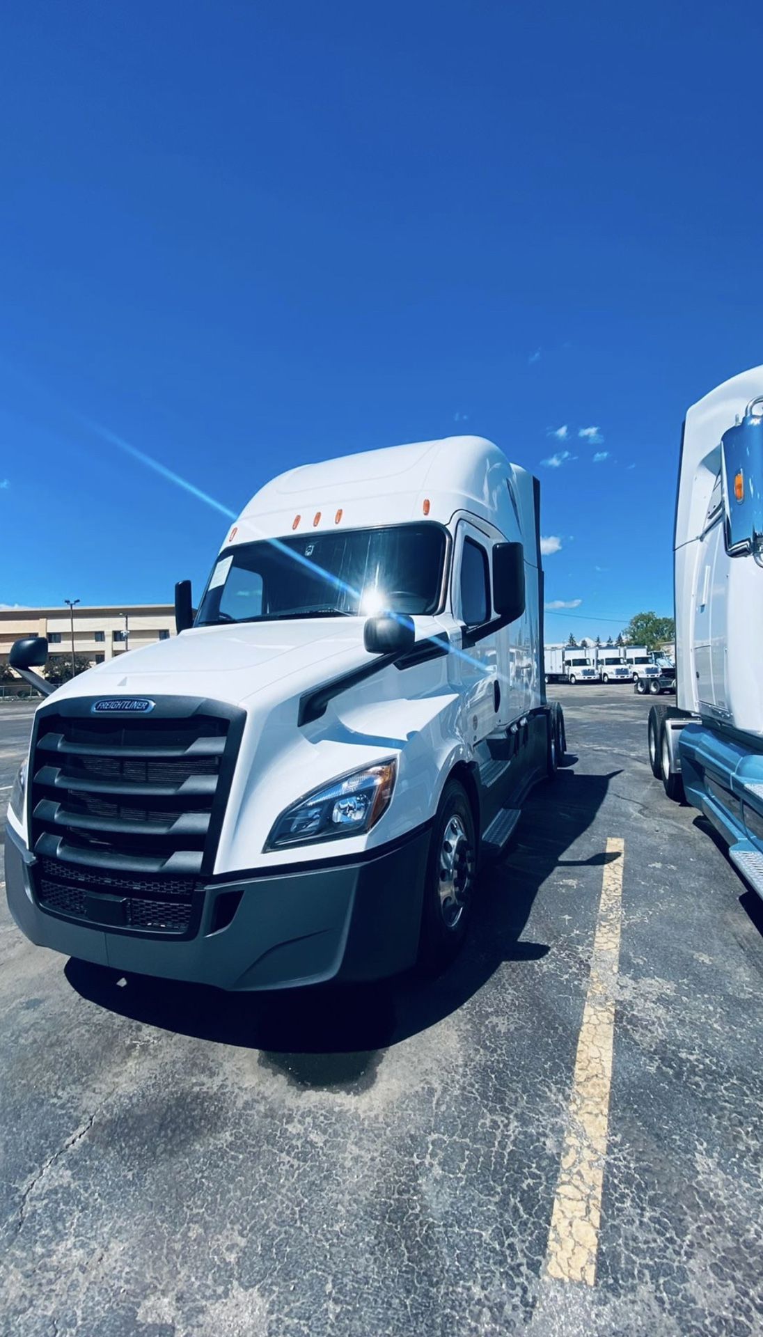 2018 Freightliner Cascadia ! Utility Dry Van Trailer! Best Pay for Sale ...