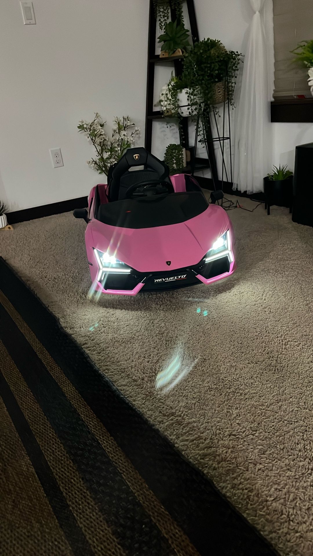 Kids 12V Lamborghini Revuelto Pink for Sale in Bothell, WA - OfferUp