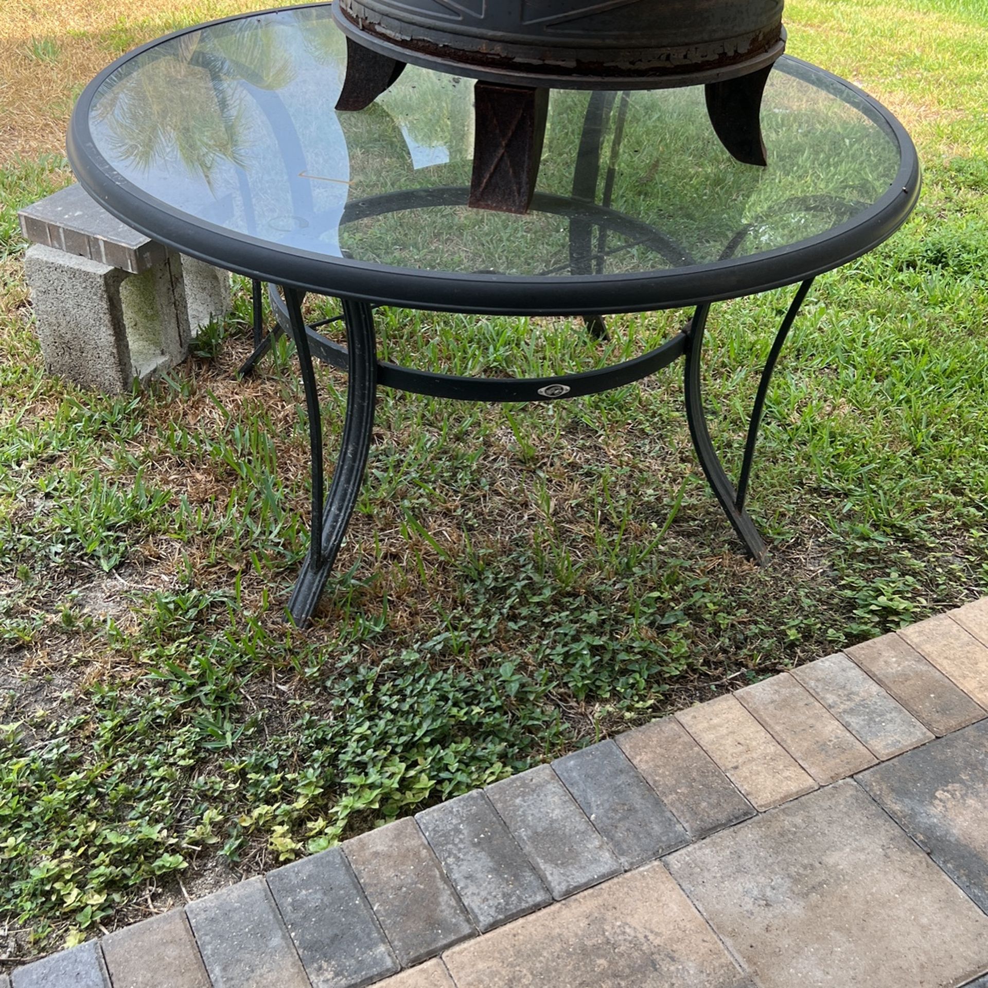 Free Outdoor Hampton Bay Glass Tables for Sale in Fort Lauderdale, FL - OfferUp