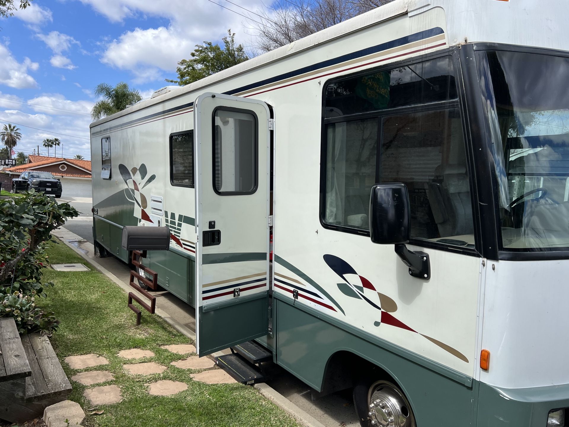1997 Winnebago Adventurer for Sale in Covina, CA - OfferUp