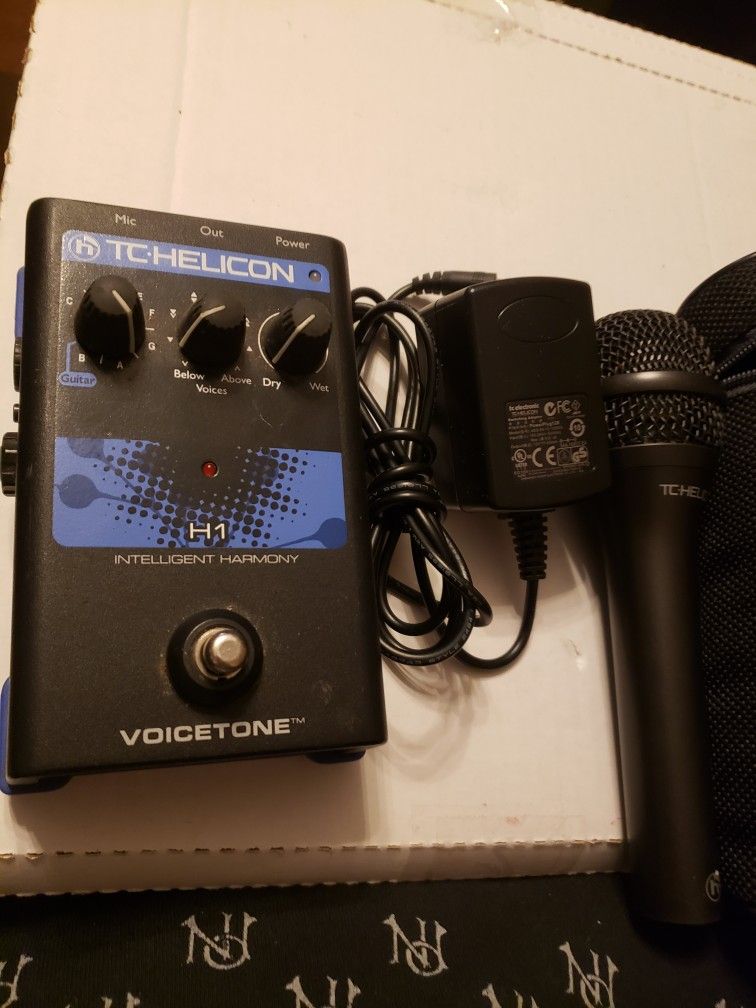 Tc Helicon Voicetone H1 With Power Adapter And Tc Helicon Mp-75 ...