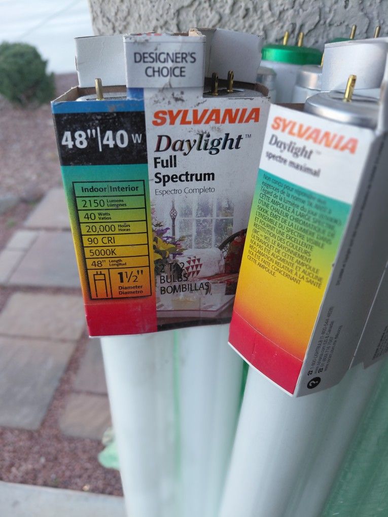 15 Sylvania 48" 40 Watts Cool WHT for Sale in Las Vegas, NV - OfferUp