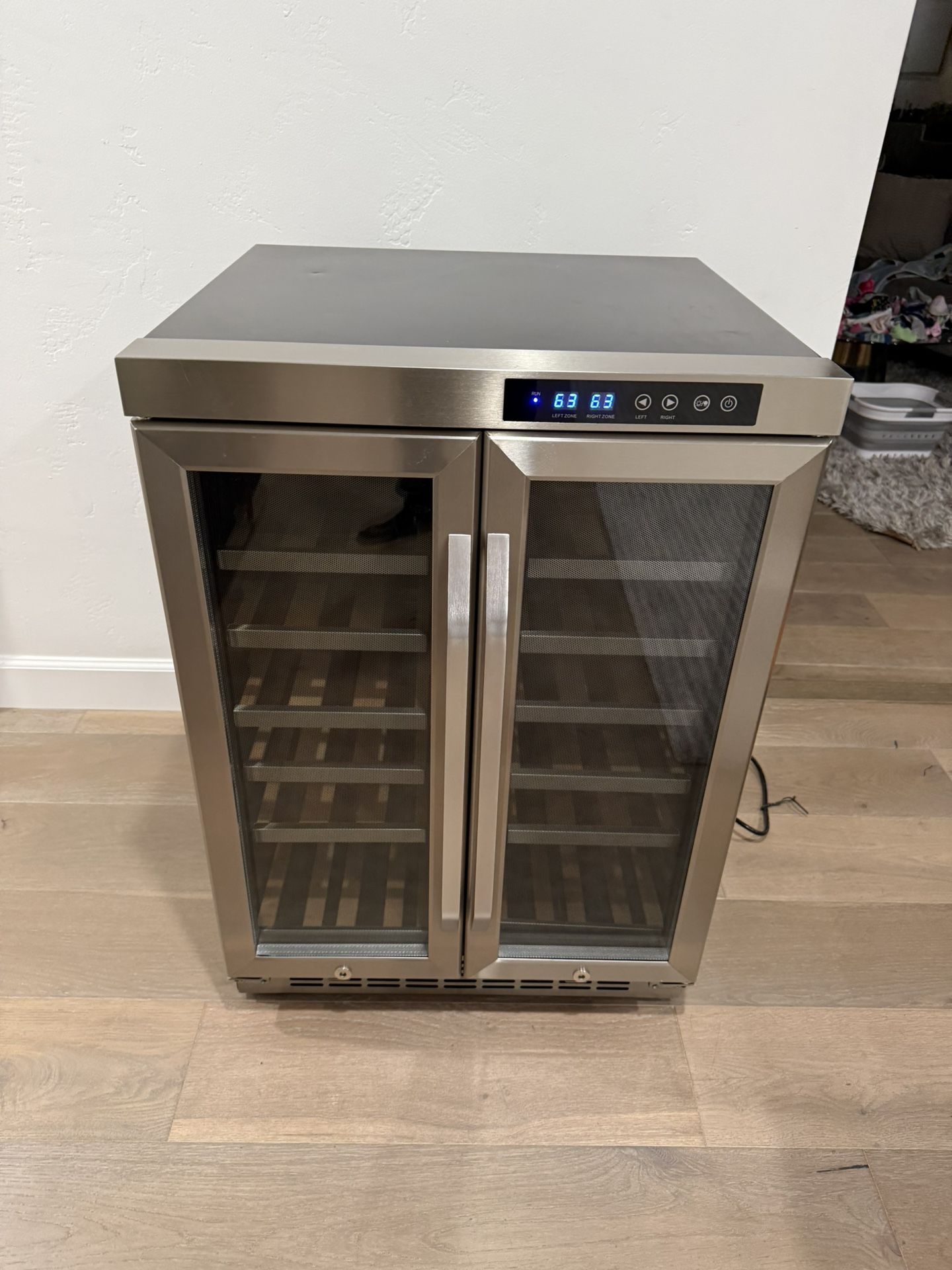 Edgestar CWR361FD Wine Fridge for Sale in San Diego, CA - OfferUp