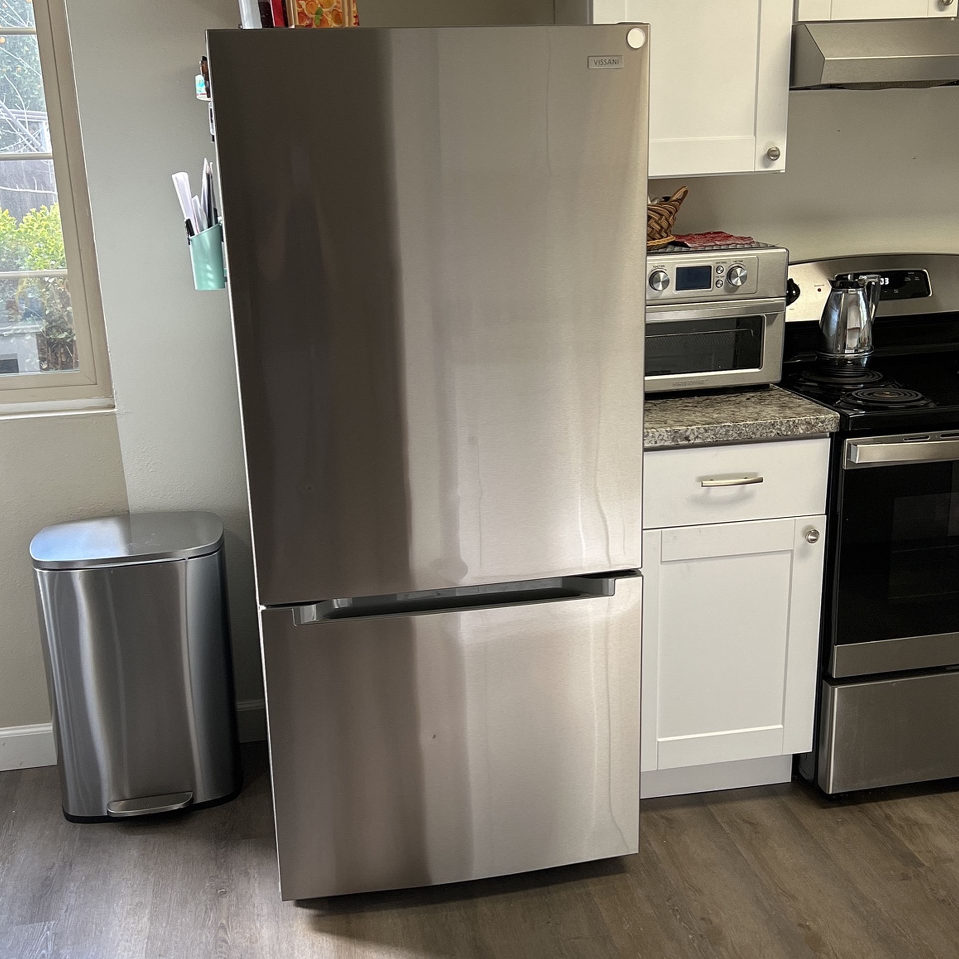29.5” Stainless Steel Bottom Drawer Refrigerator, Moving Need Gone for ...