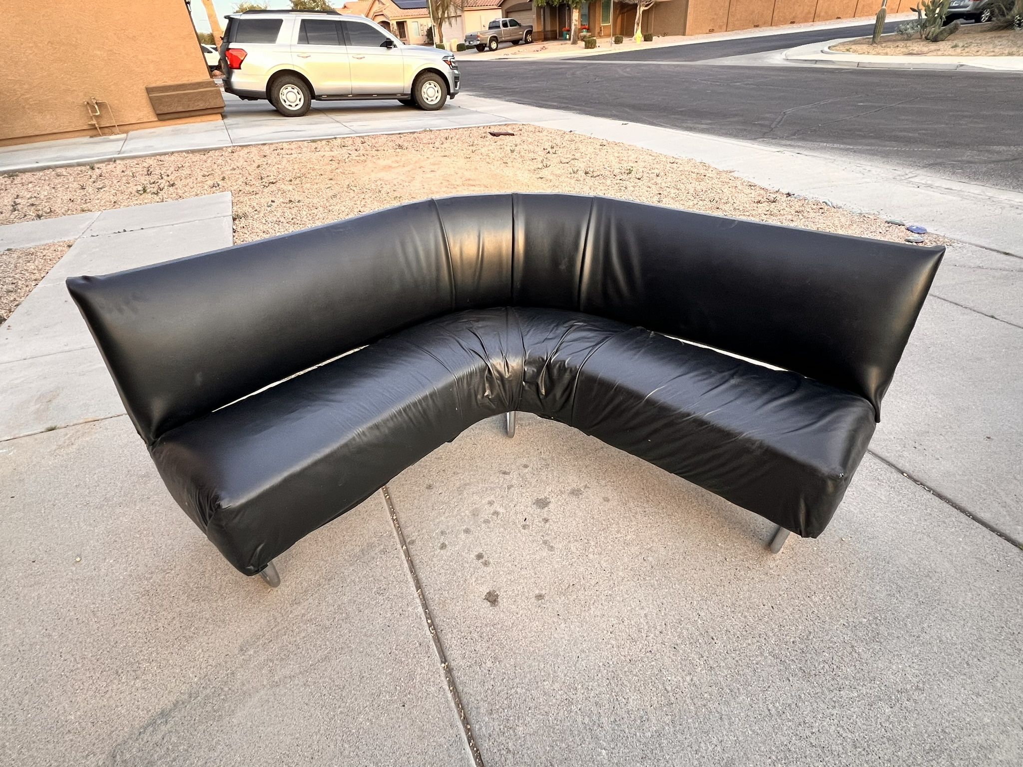 Leather Corner Bar Booth Seating (5 Seater) for Sale in Peoria, AZ ...