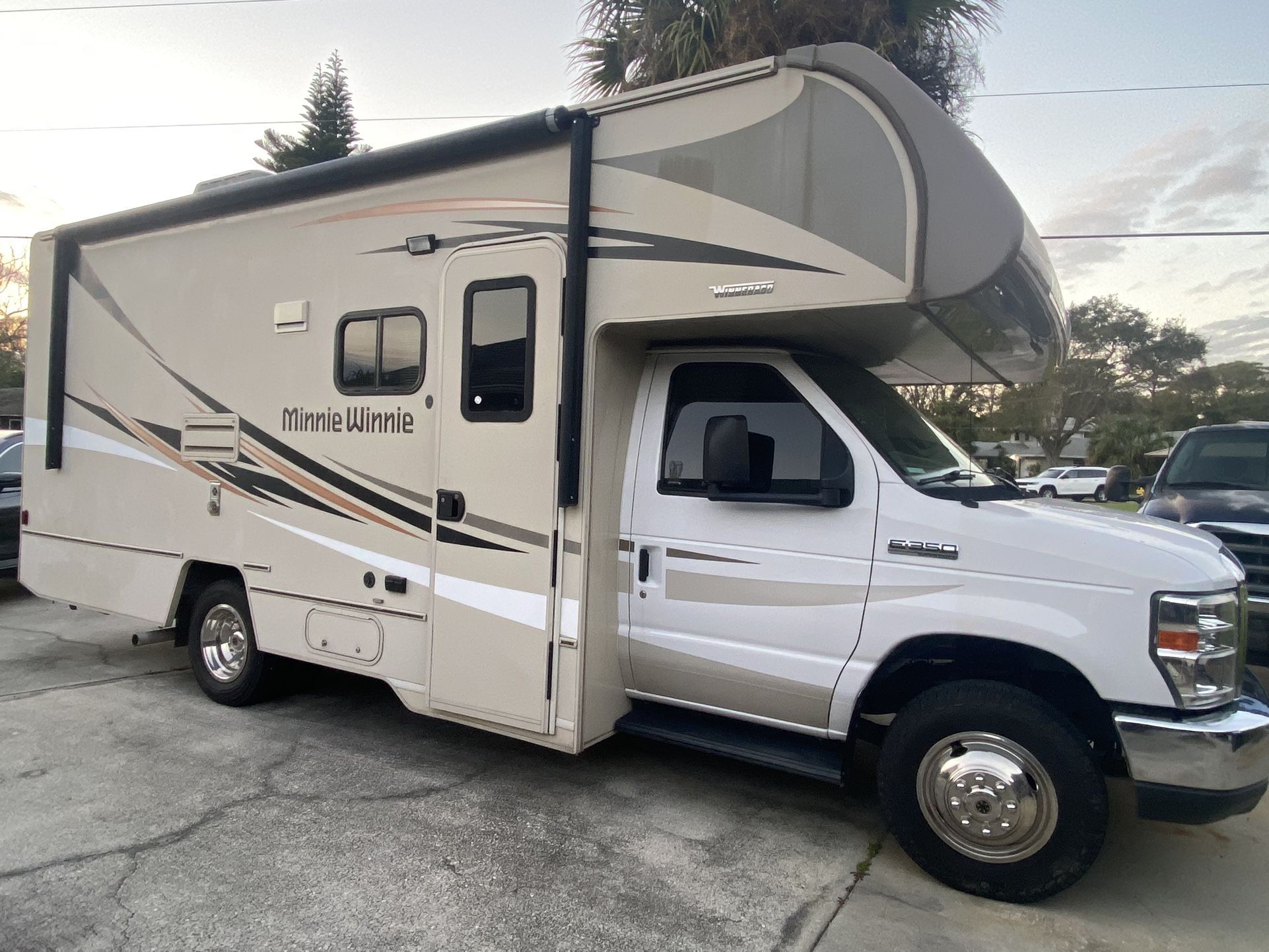 2018 Winnebago Minnie Winnie for Sale in Fort Pierce, FL - OfferUp
