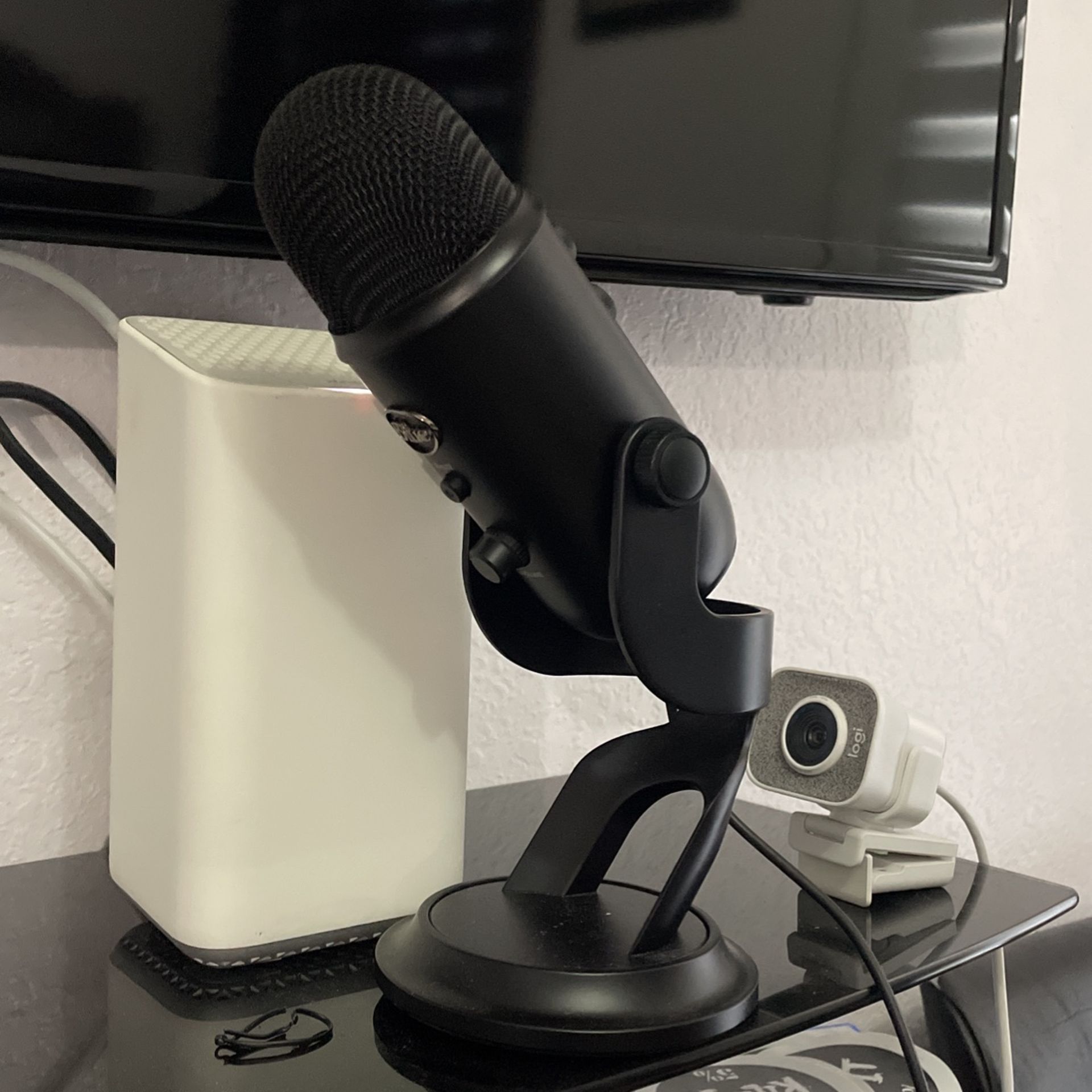 Logitech for Creators Blue Yeti USB Microphone for Gaming, Streaming ...