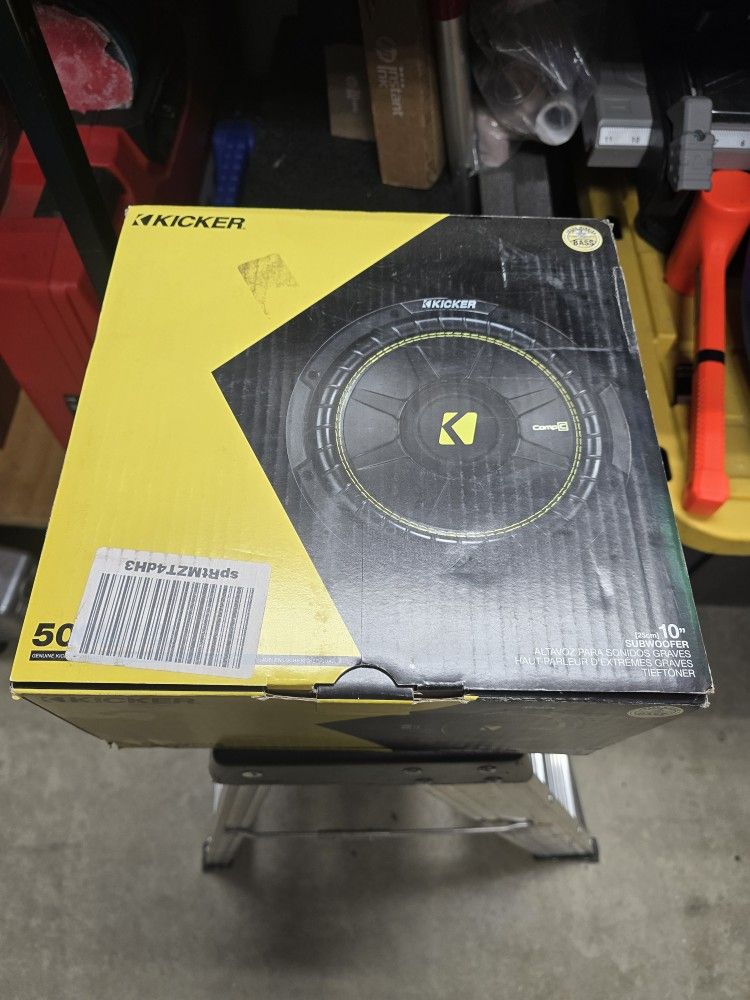 10 Inch Kicker And Box for Sale in Alta Loma, CA - OfferUp