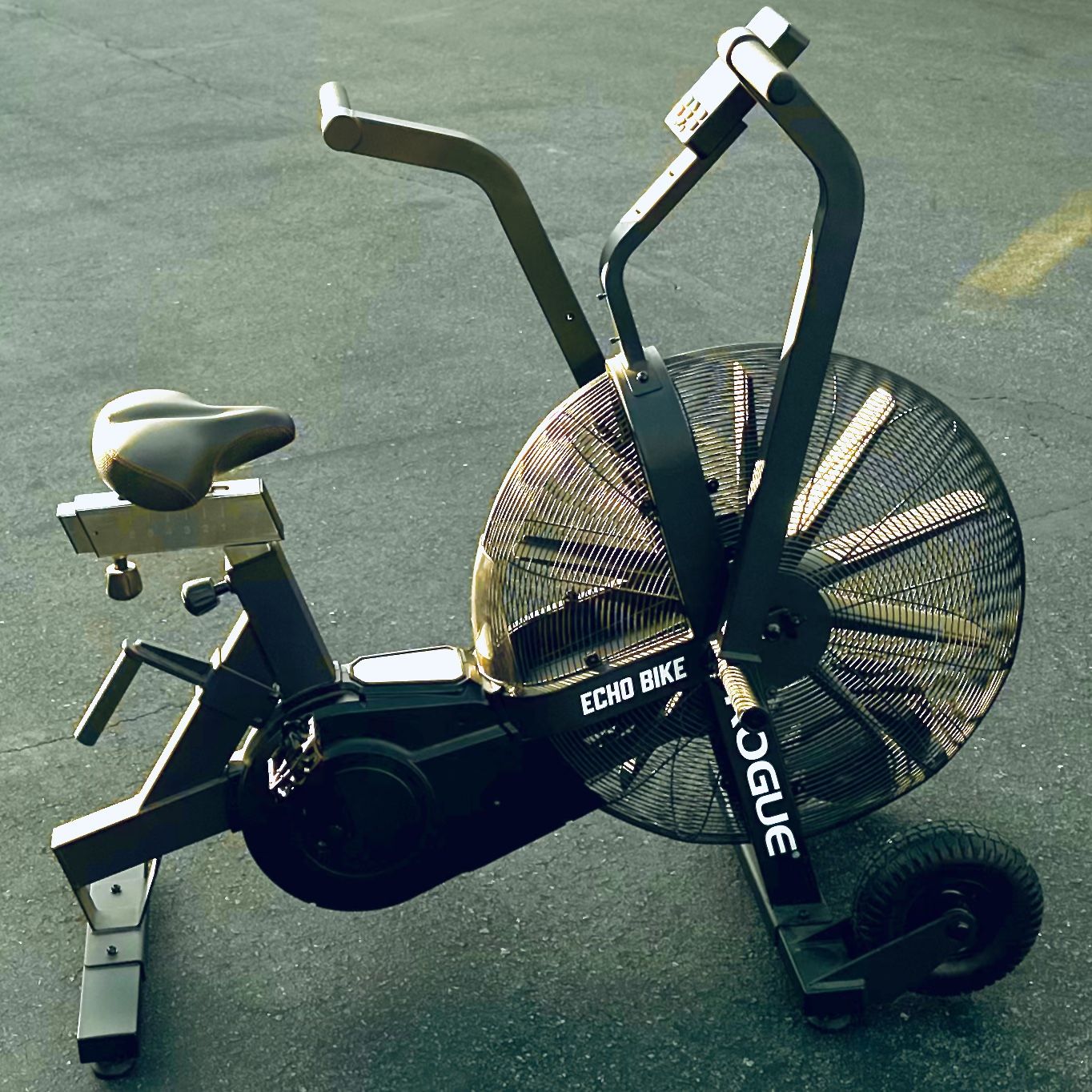 Rogue Fitness Echo Bike V3 w/ Turf Kit + Wind Guard for Sale in Downey, CA - OfferUp