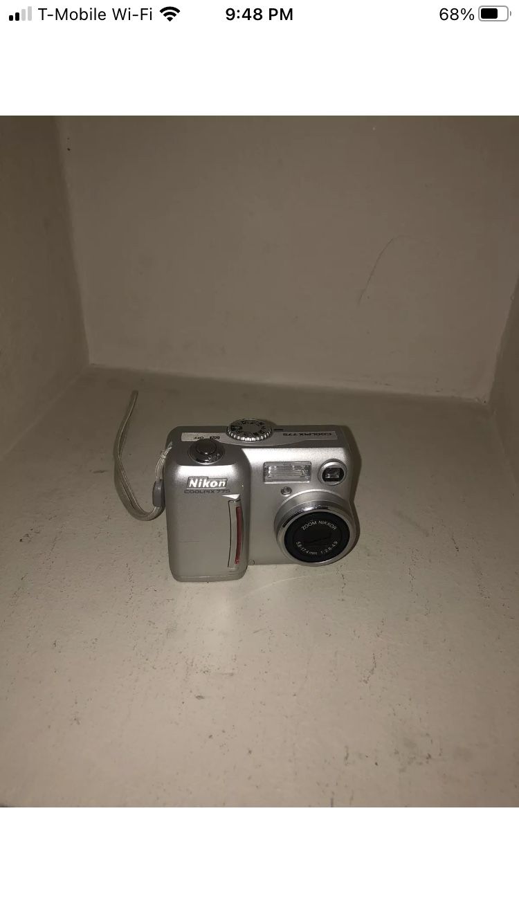 Nikon COOLPIX 775 2.1MP Digital Camera - Silver Working Includes 32mb ...