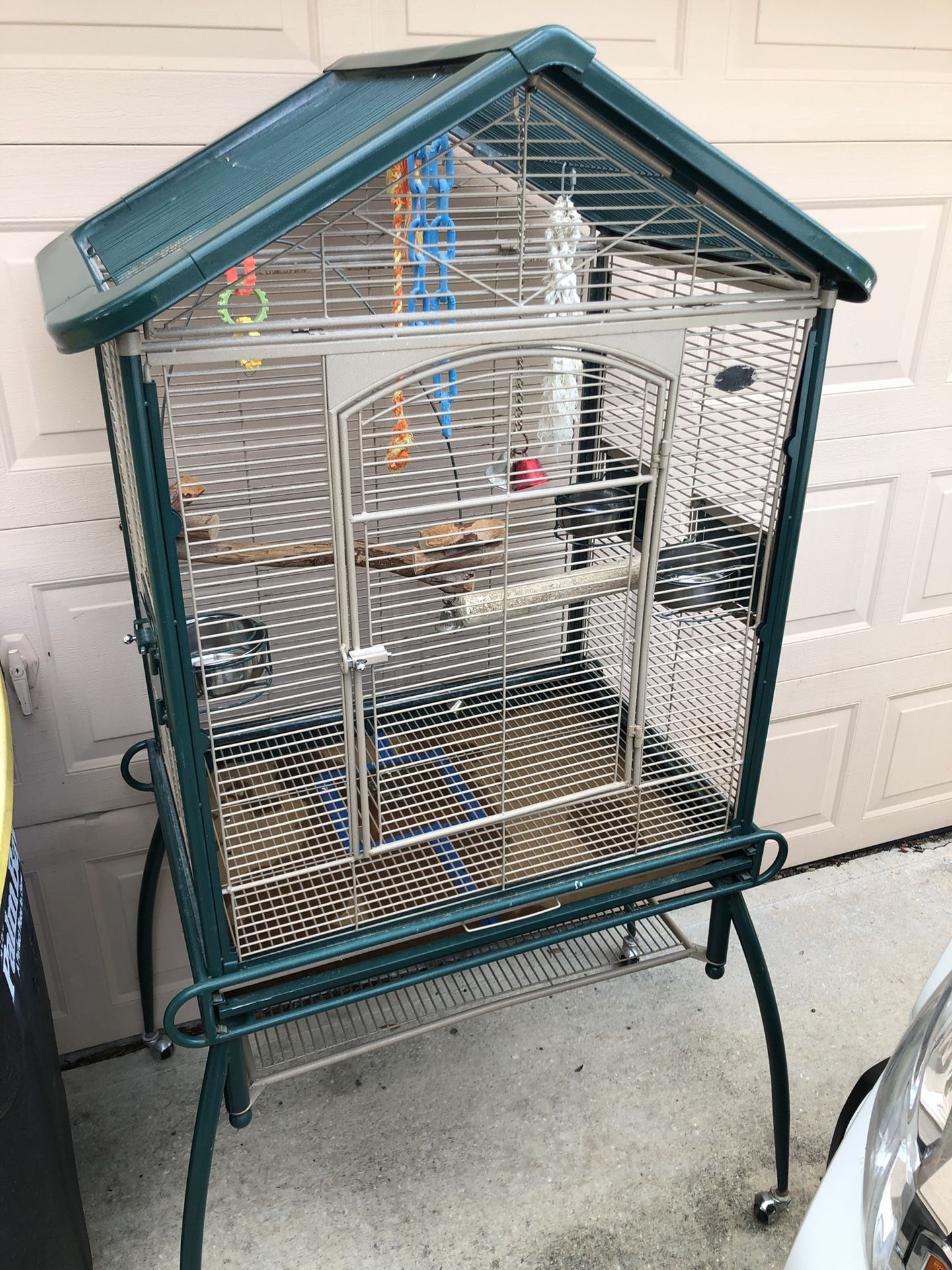 Marvelous Gable Large Bird cage for Sale in Palm Bay, FL - OfferUp