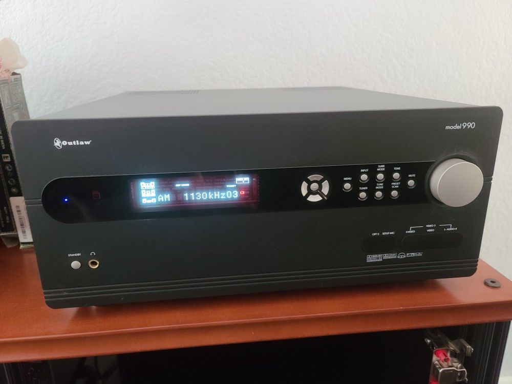 Outlaw Audio 990 preamp/ processor pristine cond for Sale in Snohomish ...
