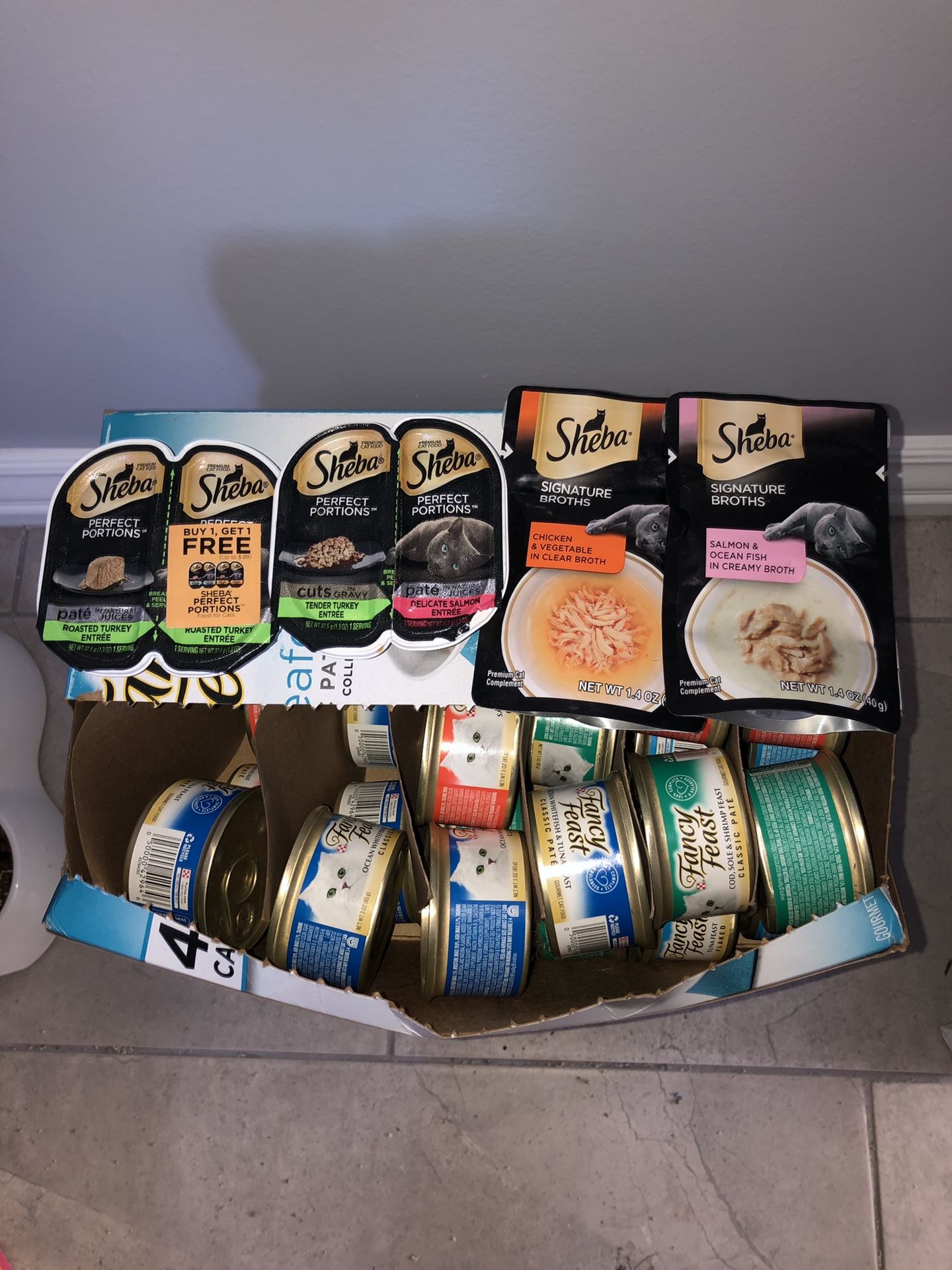 Fancy Feast Cat food + Sheba wet food packets! + wet cuts! for Sale in ...
