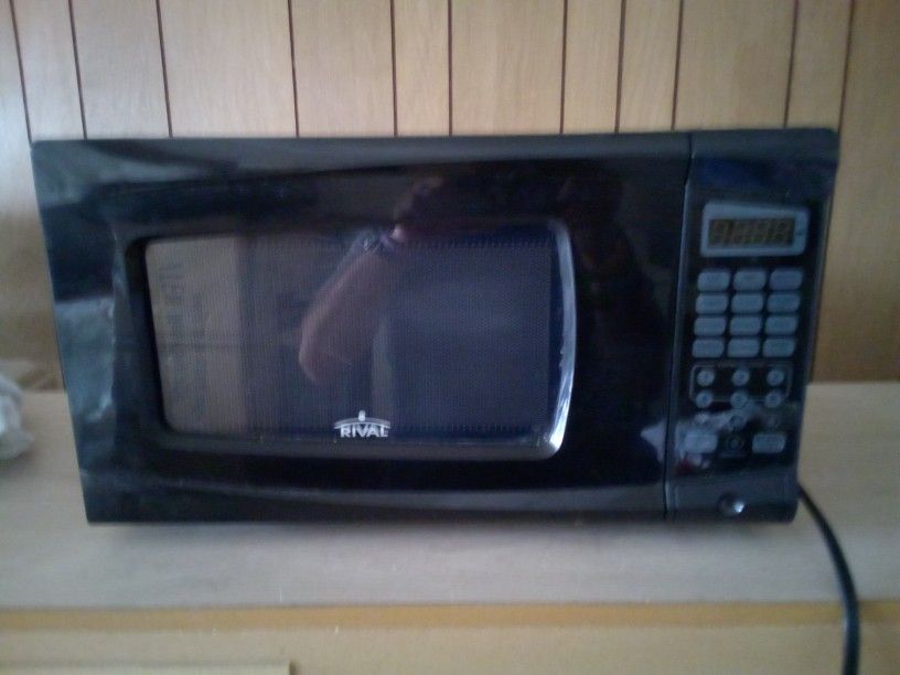 Rival 0.7 Cu. Ft. 700W Digital Microwave for Sale in Las Vegas, NV ...