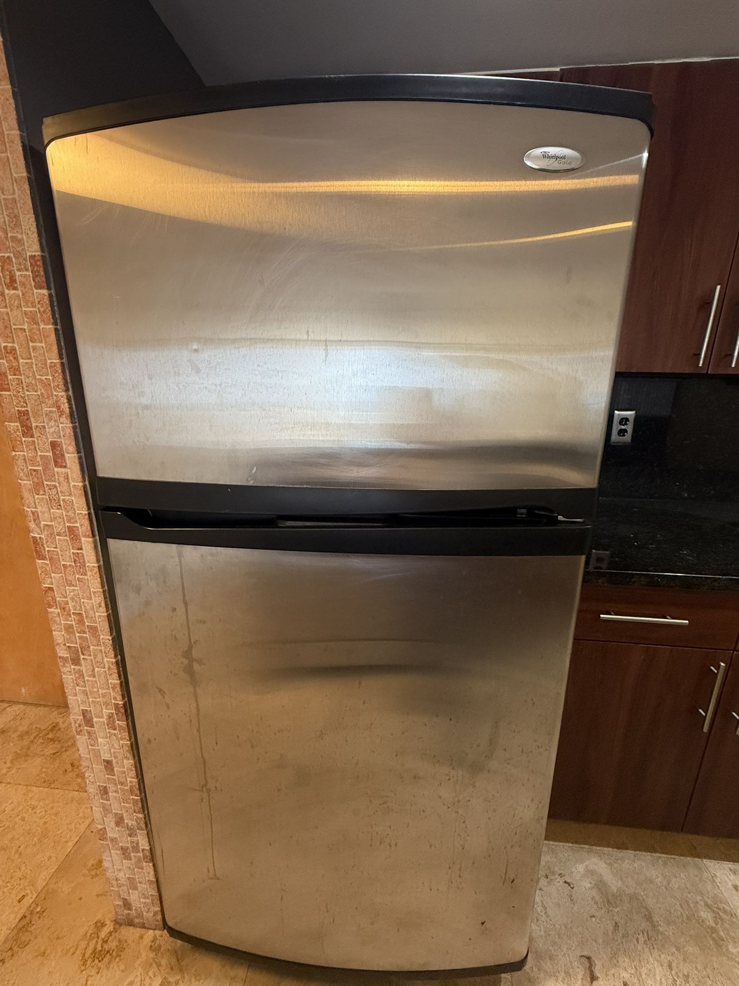 Whirlpool Refrigerator for Sale in Miami Beach, FL - OfferUp