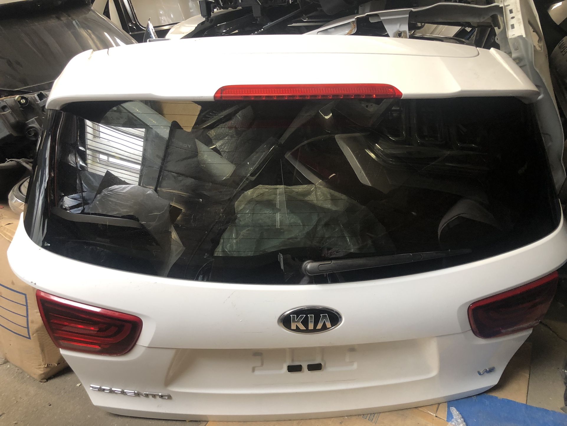 2016-2020 Kia Sorento Tailgate Liftgate W/ Glass for Sale in Los ...