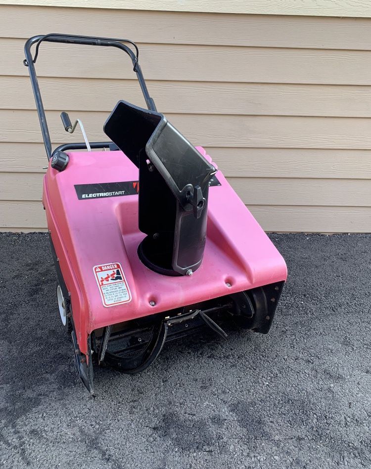 Murray 21in 2 Cycle Snow Blower for Sale in Palos Hills, IL - OfferUp