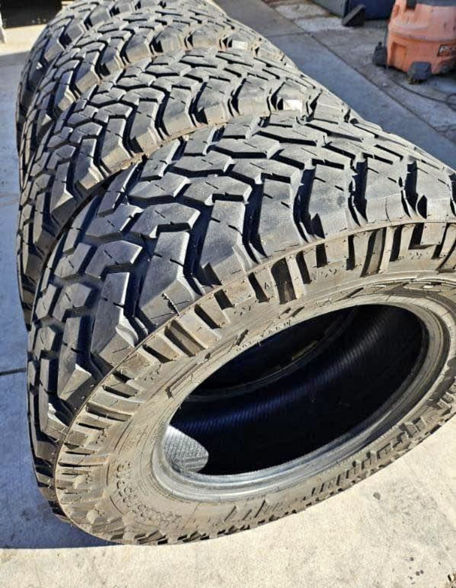 285/65/18 Nitto M/T 500$ for Sale in Menifee, CA - OfferUp