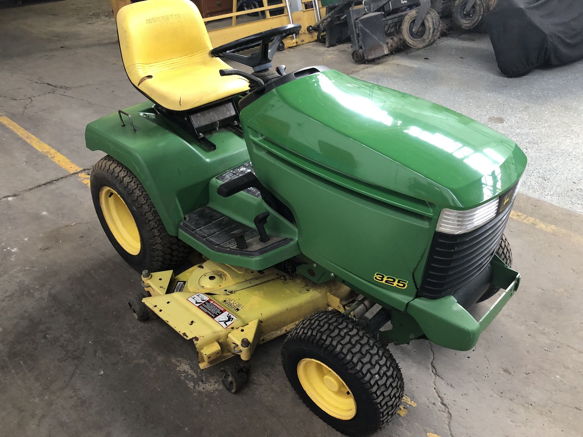 John Deere 325 Lawn Tractor for Sale in Louisville, KY - OfferUp