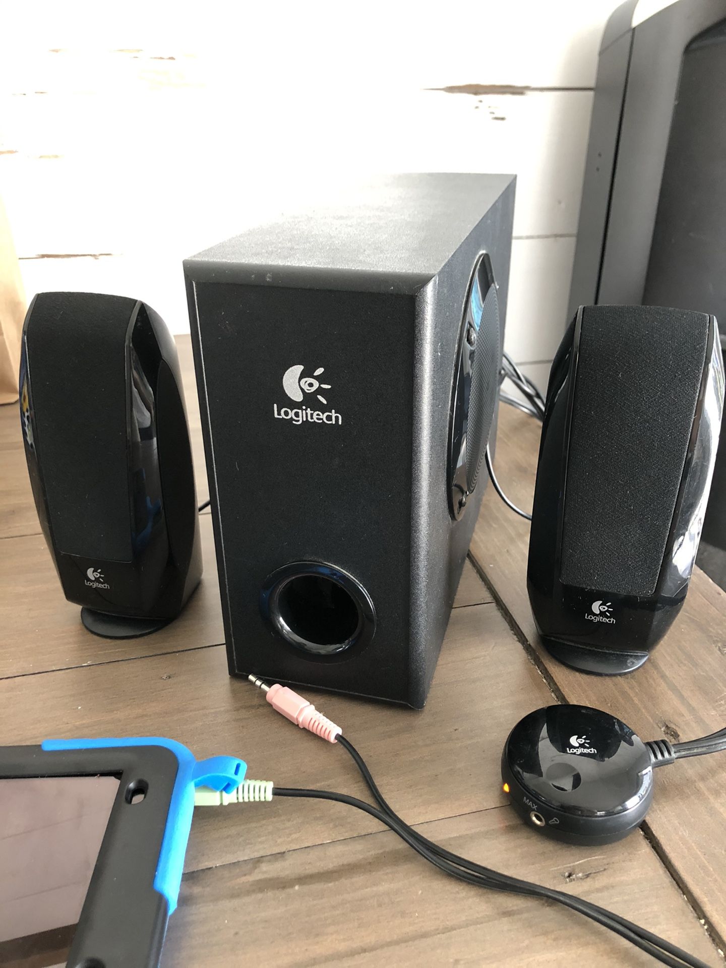 Logitech S220 2.1 speaker system with Subwoofer for Sale in Montclair ...