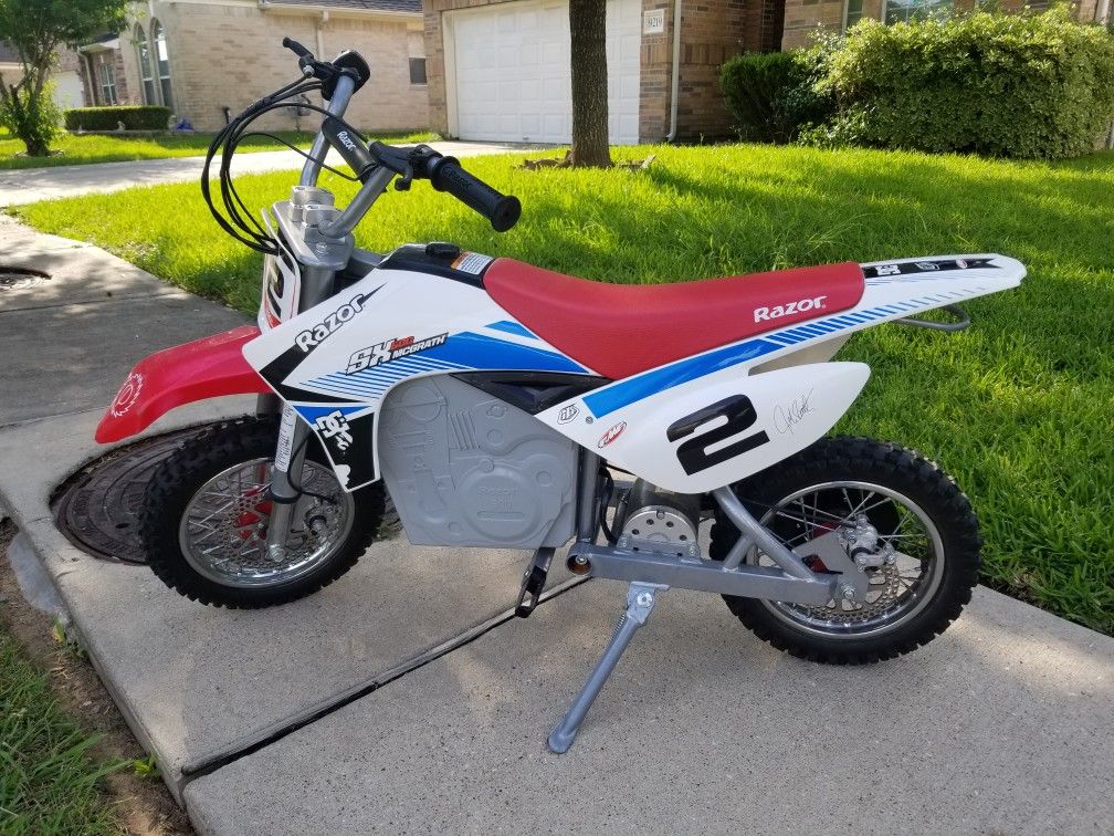 Razor SX500 McGrath Dirt Rocket Electric Motocross Bike for Sale in ...