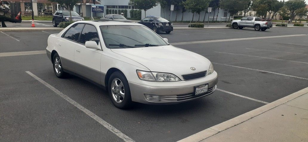 1999 Lexus ES 300 for Sale in Paramount, CA - OfferUp