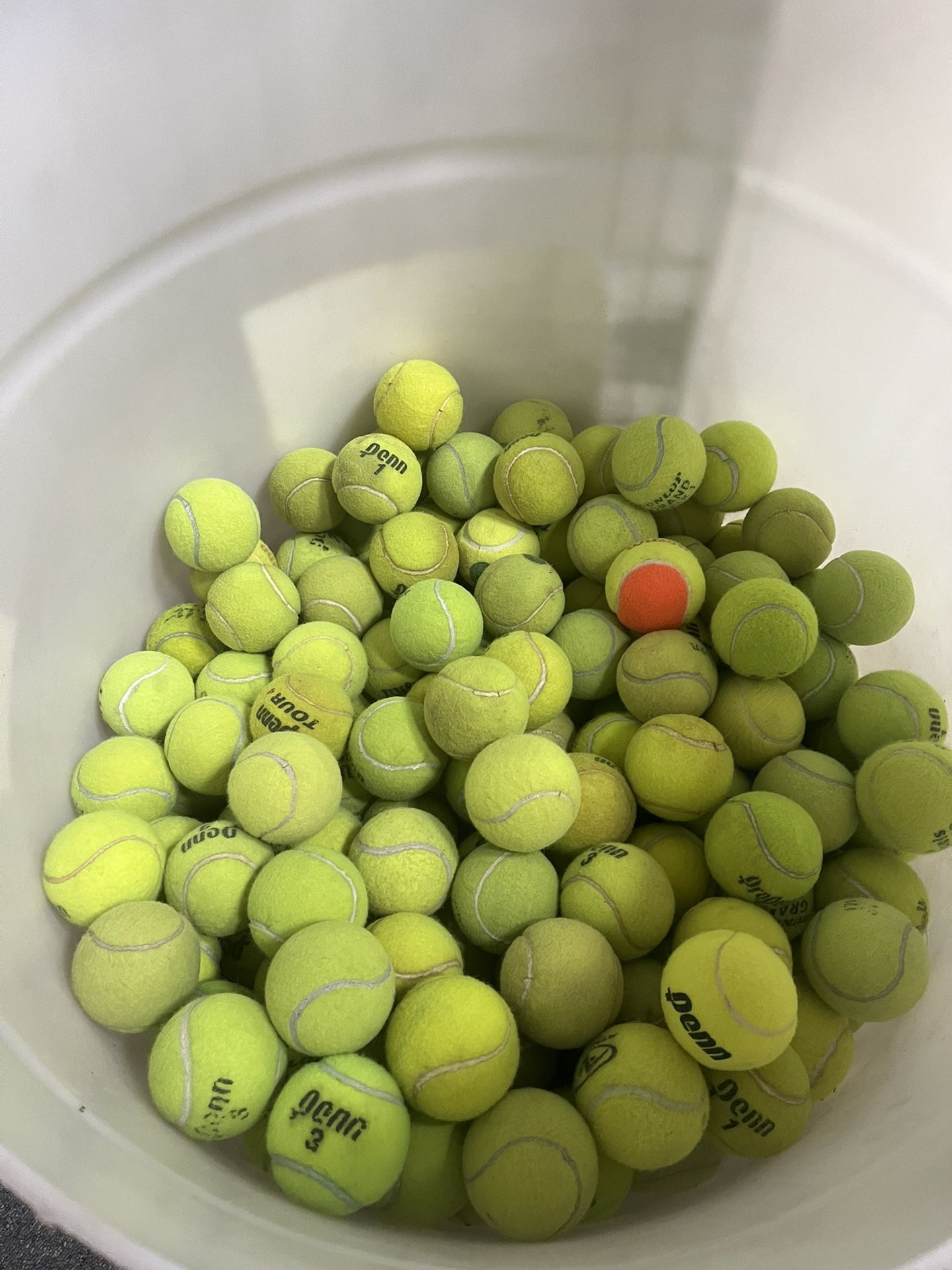 100 used tennis balls for Sale in Tempe, AZ - OfferUp