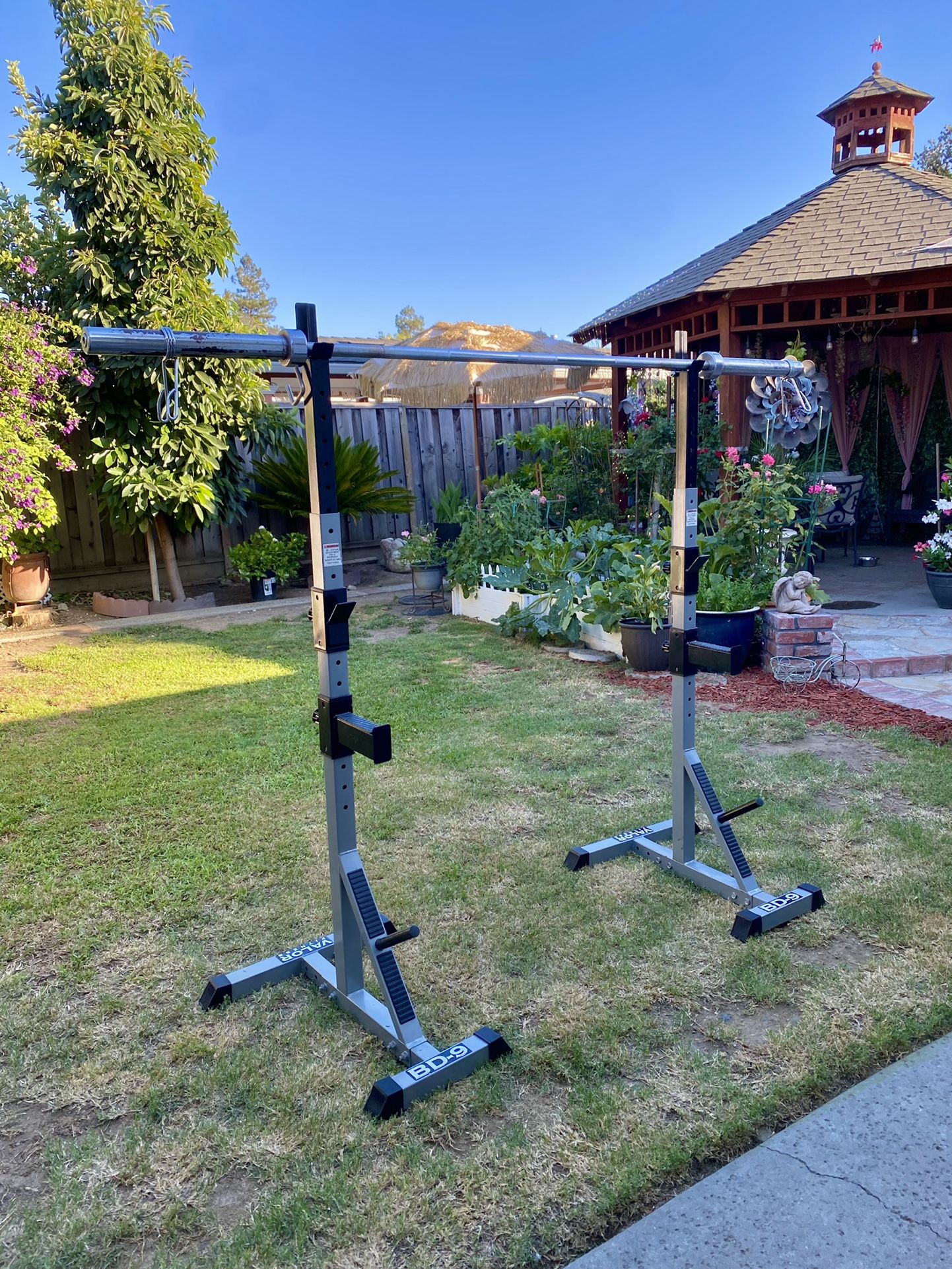 Valor Fitness Bench Press/ Squat Rack Stands w/ Free 7ft Olympic ...