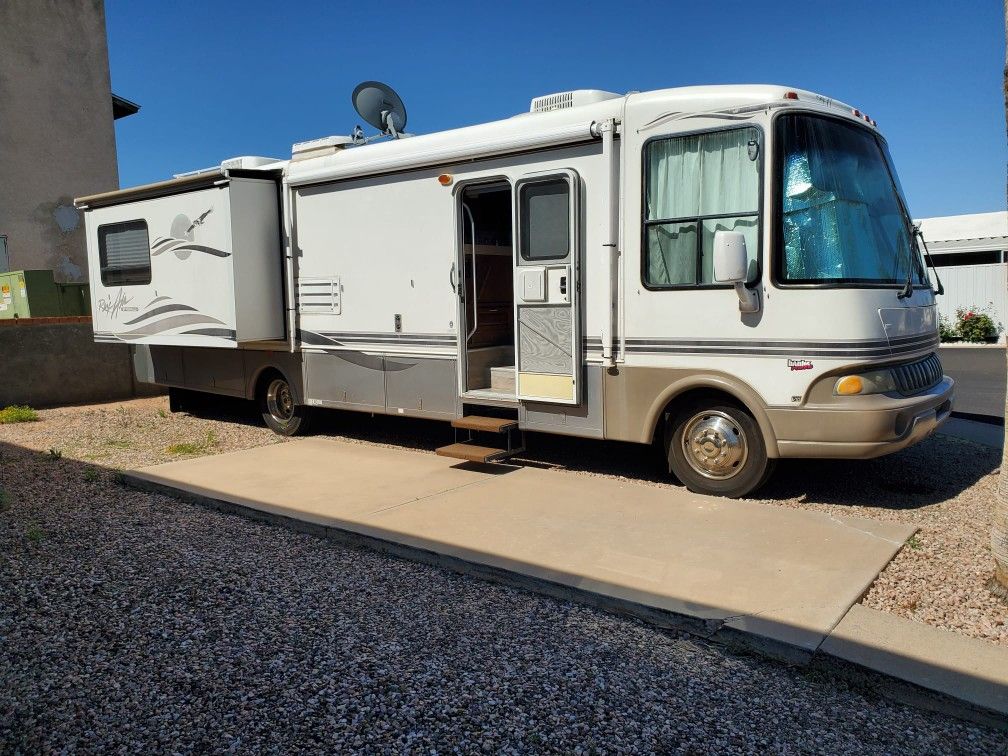 2001 Ford RV - (2 Slide Out) for Sale in Mesa, AZ - OfferUp