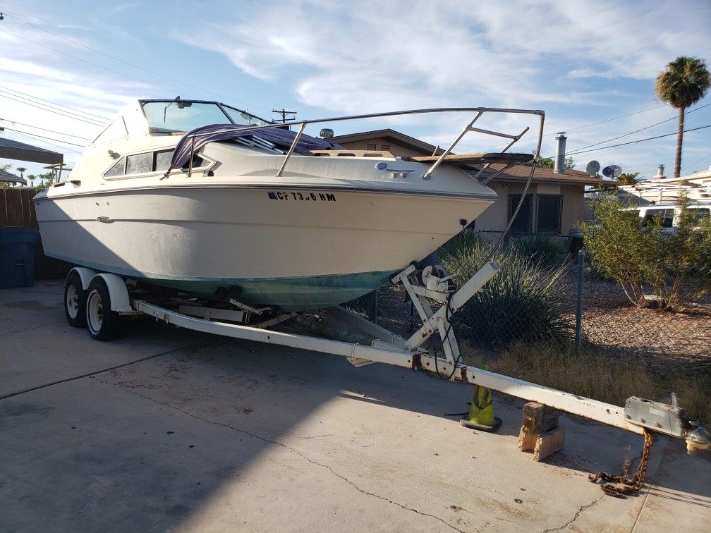 Project boat 1981 21 ft Sea ray cabin cruiser for Sale in Las Vegas, NV ...