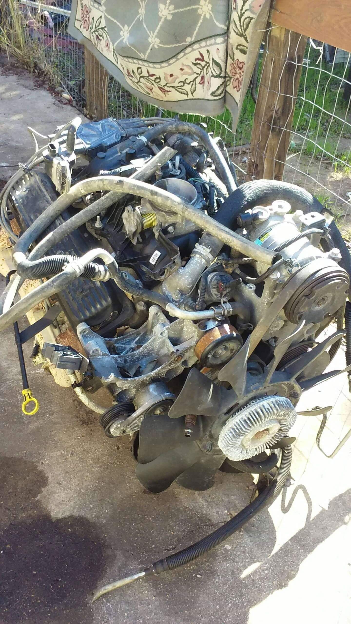 99' Chevy 350 Vortec 5.7L engine for Sale in San Antonio, TX - OfferUp