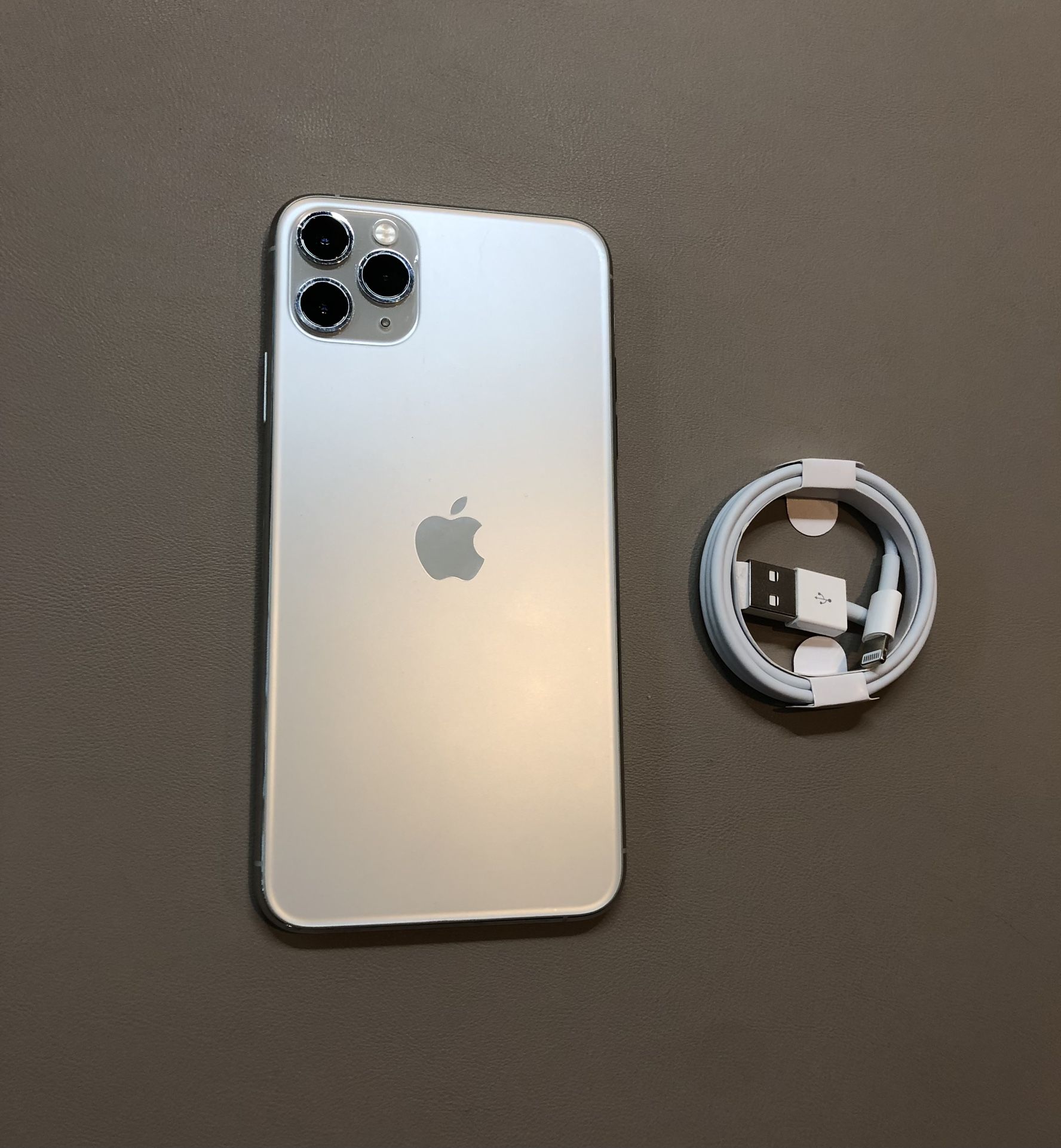 Apple iPhone 11 Pro Max 256GB Silver Unlocked for Sale in Long Beach ...