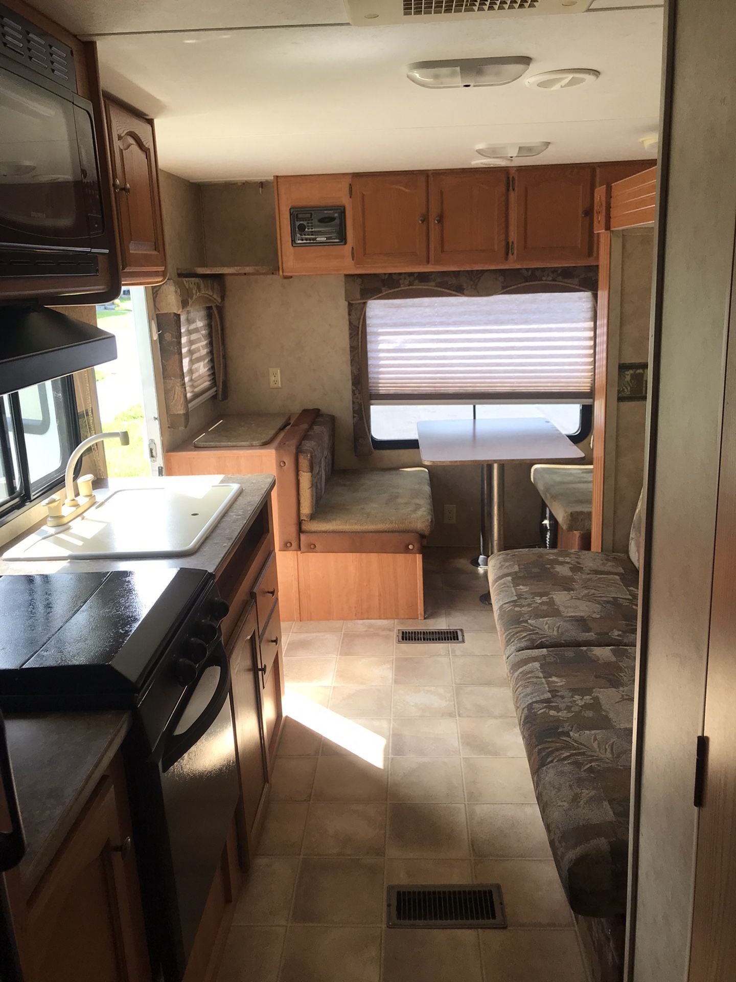 2009 Springdale Double Door Entry 26ft Whit Sofa Slide Out Travel ...