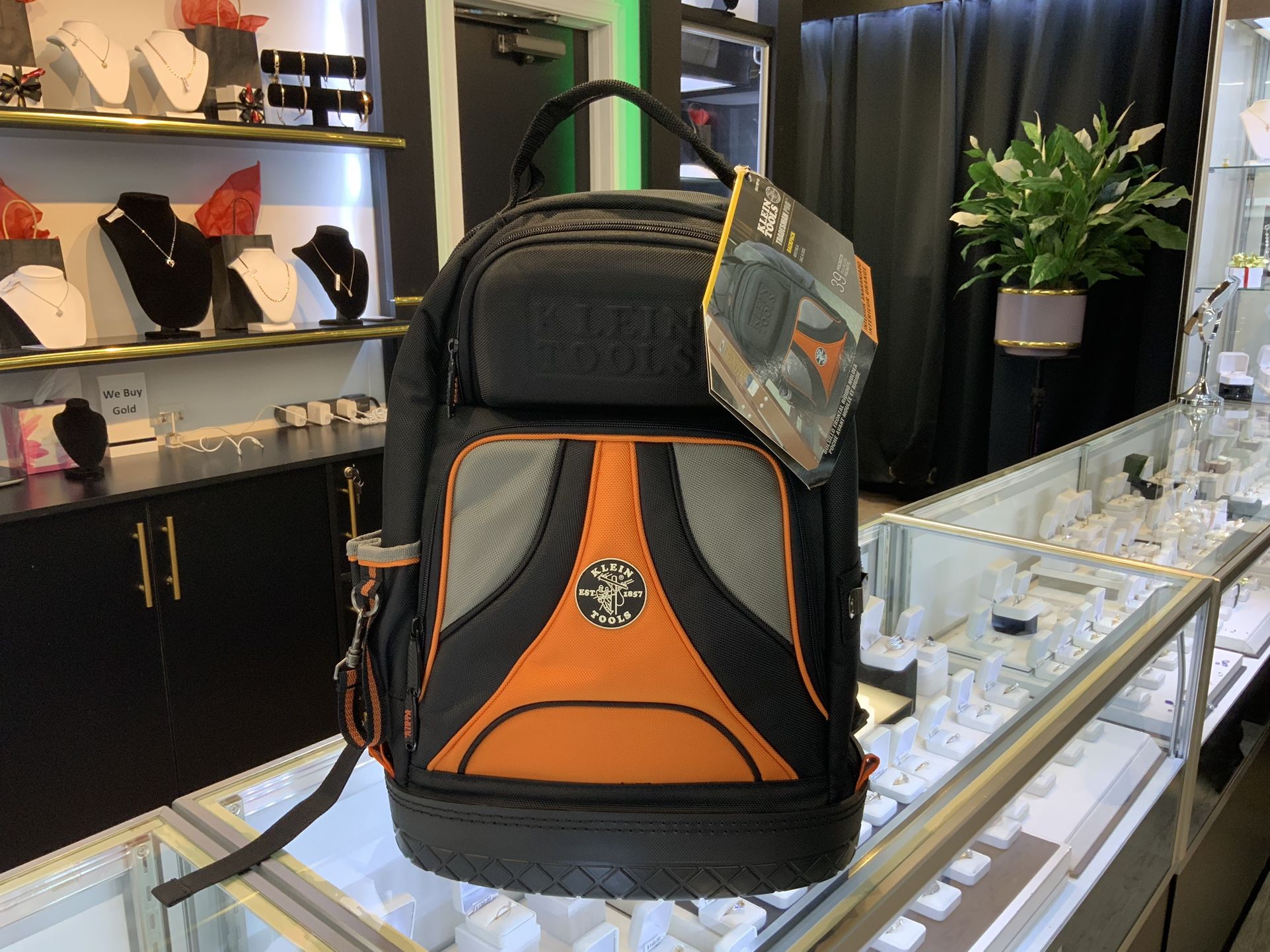 KLEIN Tools Tradesman Pro 39 Pocket Backpack for Sale in Willoughby, OH ...