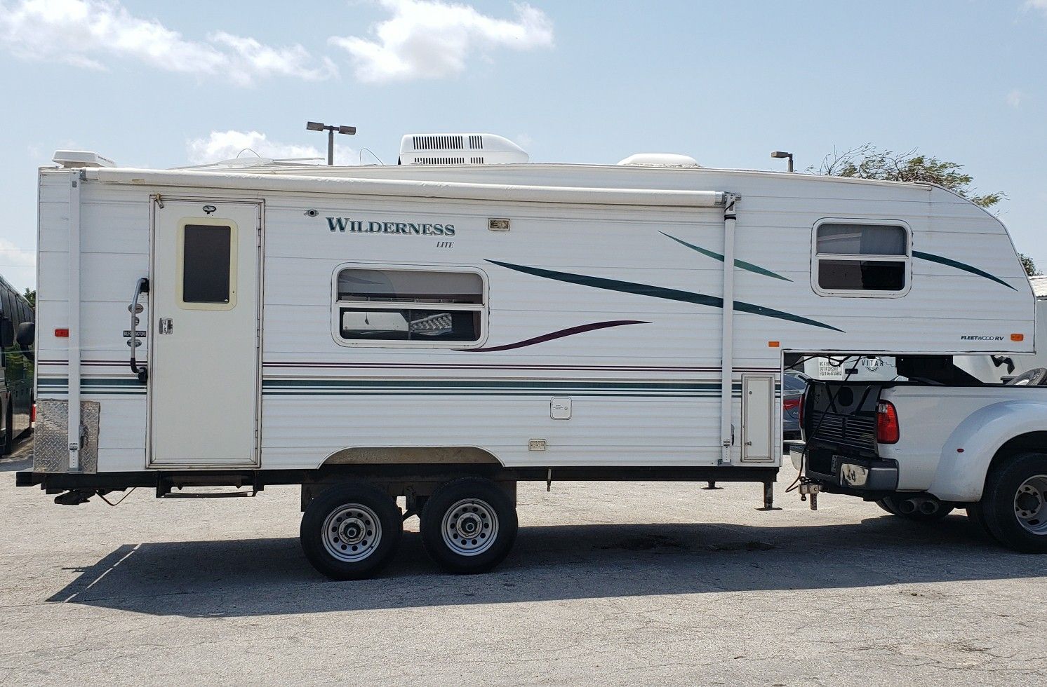 2002' 27 ft fifth wheel fully loaded, couch slide out sleep 6 for Sale ...