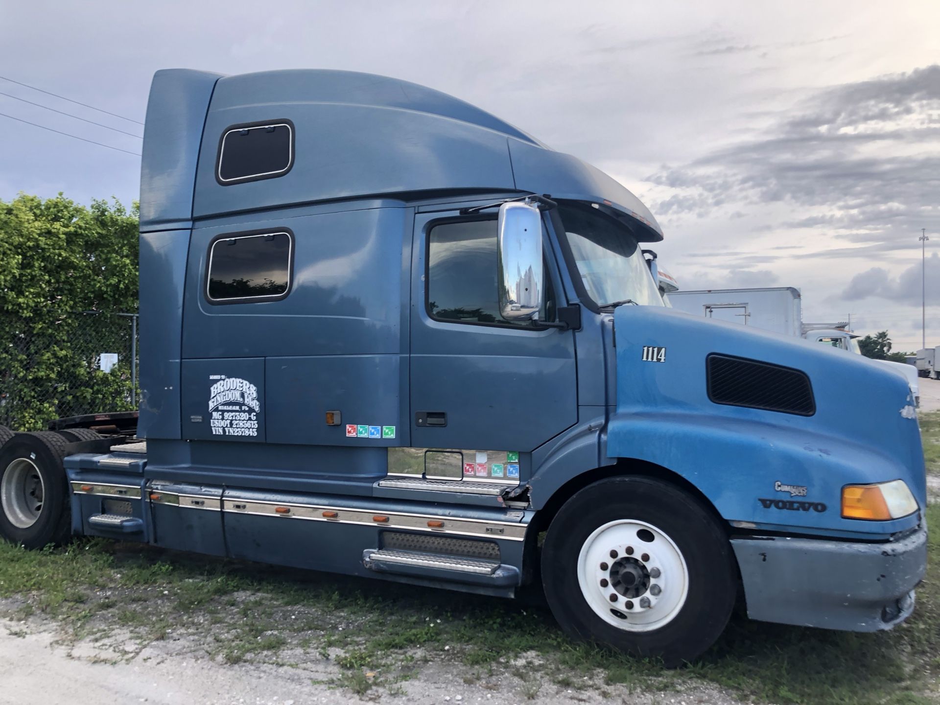 2000 Volvo Semi truck Detroit diesel Series 60 for Sale in Hialeah, FL ...